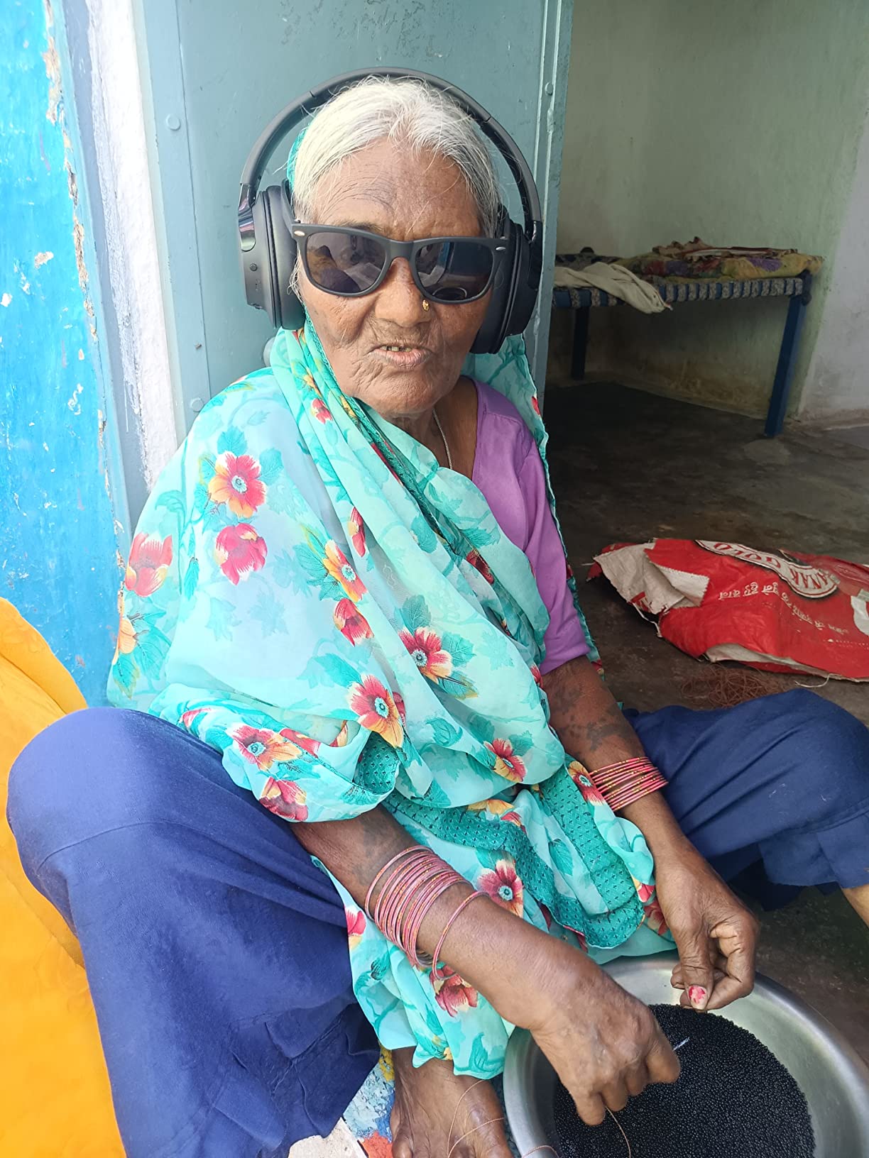 (Refurbished) boAt Rockerz 660 Bluetooth Over-Ear Headphone with Mic ...