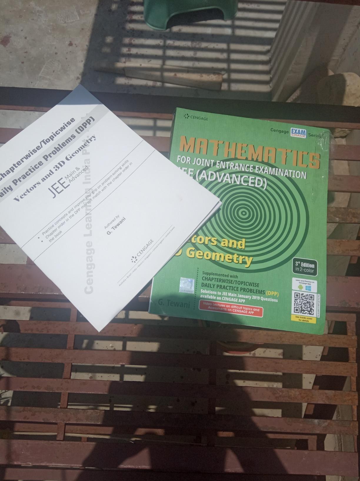 Buy MATHEMATICS FOR JEE ADVANCED : VECTORS AND 3D GEOMETRY, 3RD EDITION ...