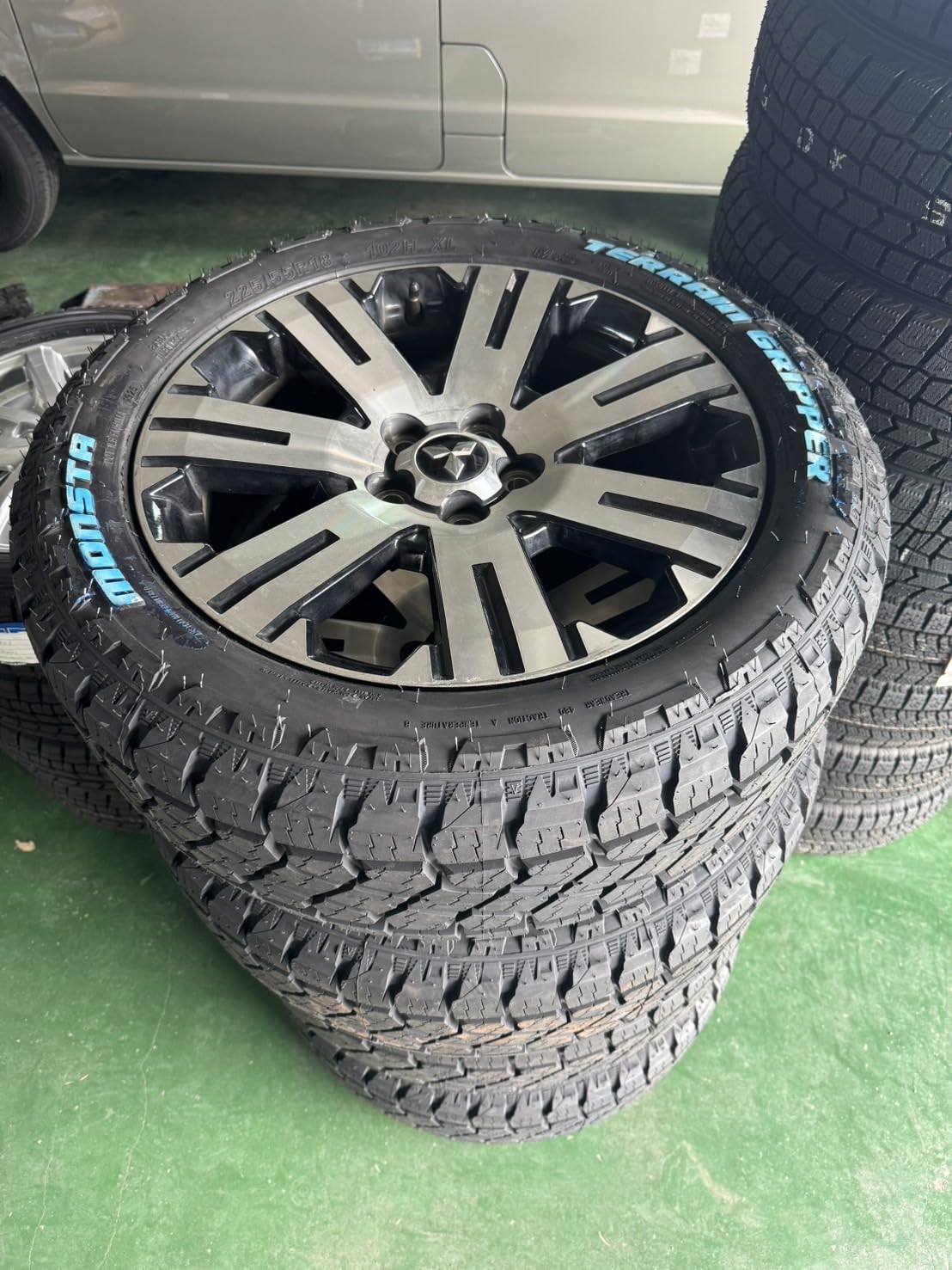 Amazon.co.jp: MONSTA TYRES TERRAIN GRIPPER 225/55R18 225/55-18 102H RWL ...