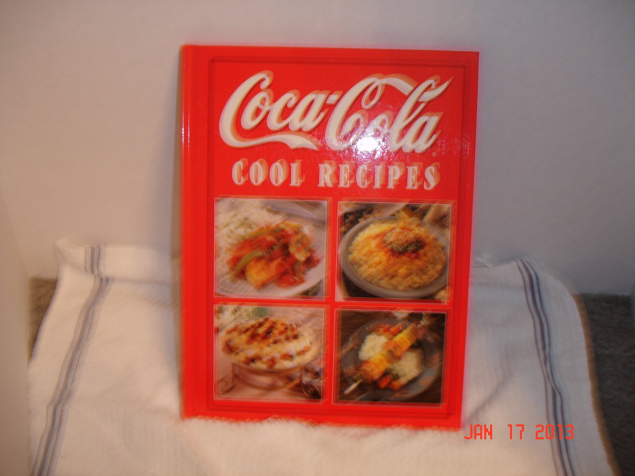 Coca-Cola Cool Recipes: publications-international-ltd: 9780785351719 ...