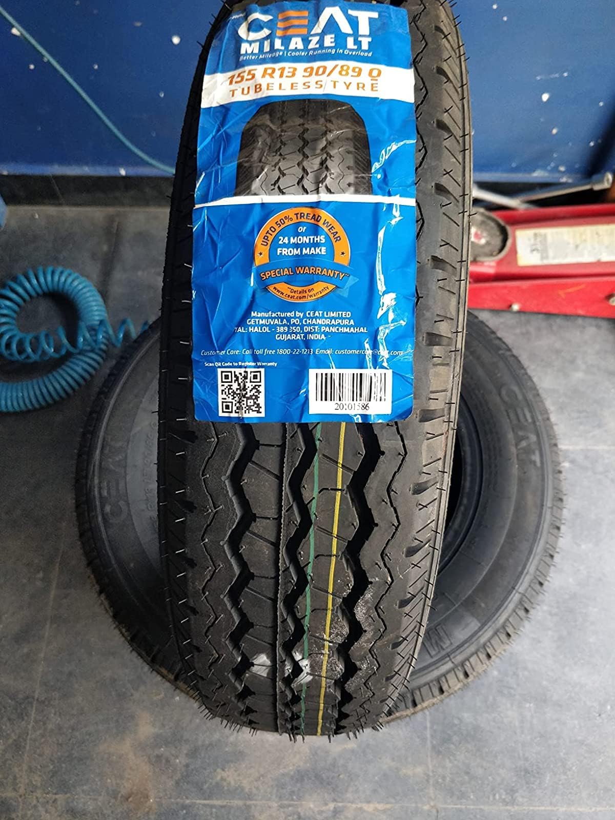 Ceat Milaze LT 155 R13 90Q Tubeless Tyre for Maruti EECO : Amazon.in ...