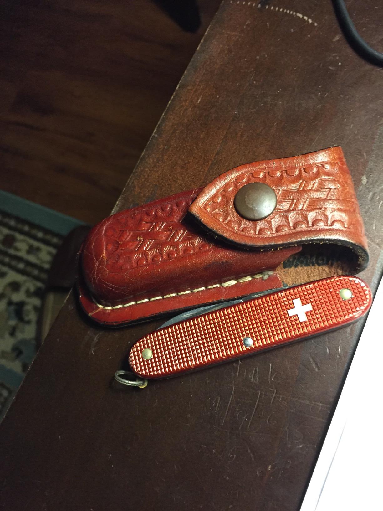 Amazon.com: Victorinox Medium Zermatt Pouch, Leather with Steel Brown ...