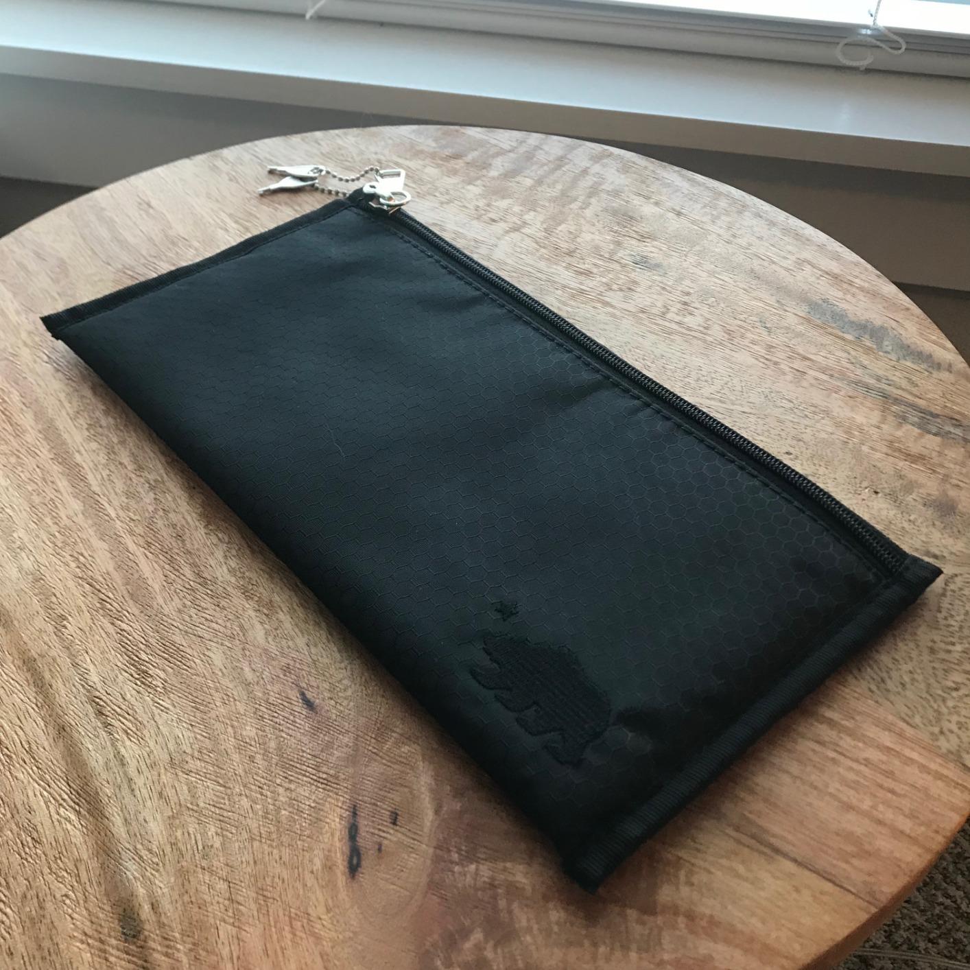 Amazon.com: Cali Crusher 100% Smell Proof Pouch w/Locking Key (11in x ...