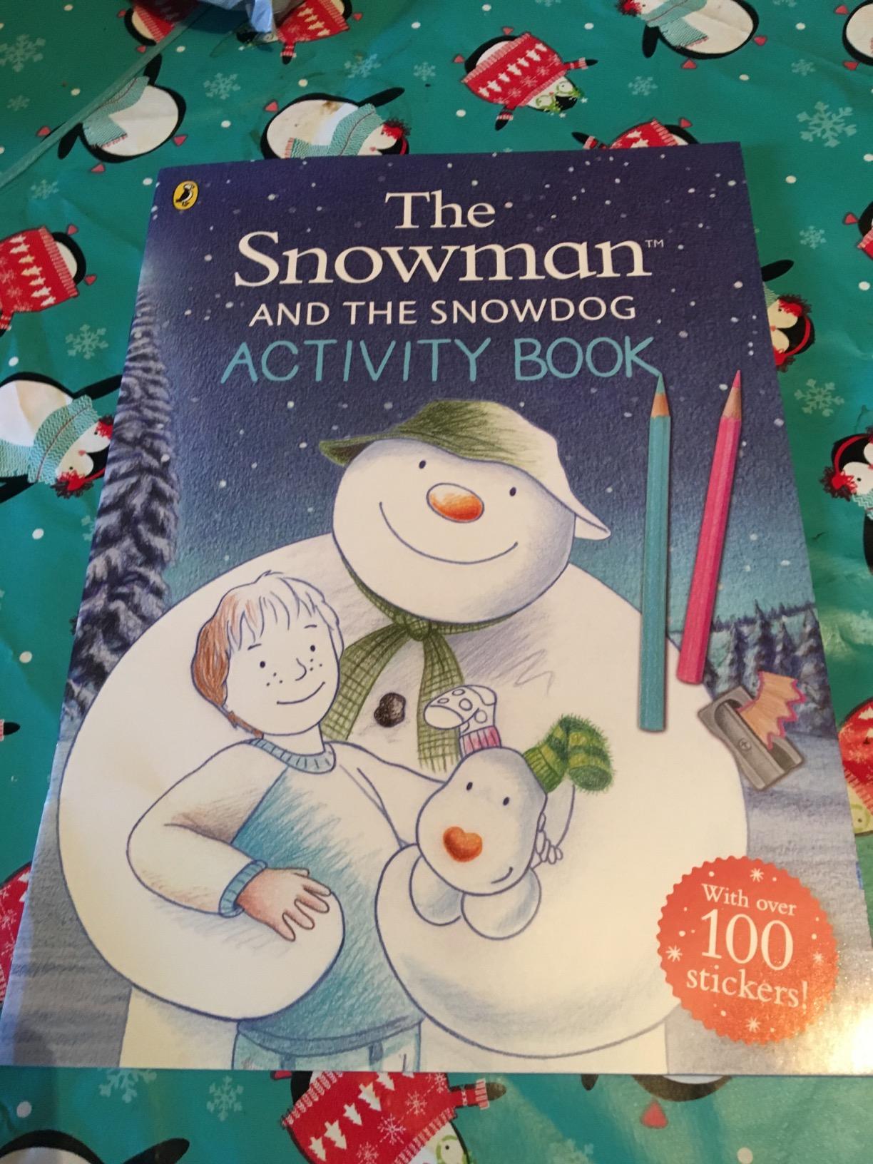 The Snowman and The Snowdog Activity Book : Briggs, Raymond: Amazon.co ...