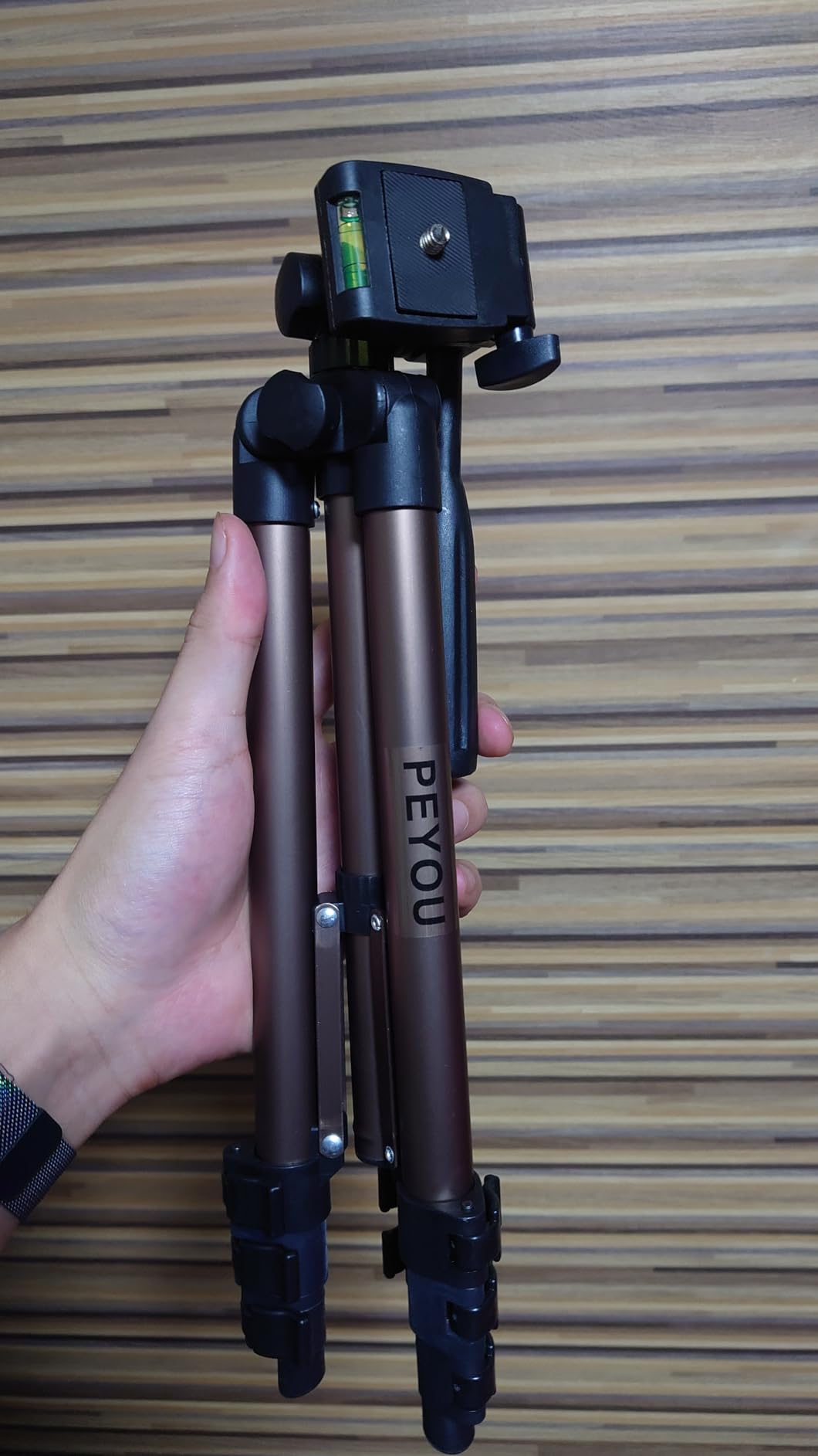 Amazon | 三脚 カメラ用 スマホ用 軽量 全高106cm アルミ 360°回転 3WAY雲台 収納袋付き | Peyou | 三脚