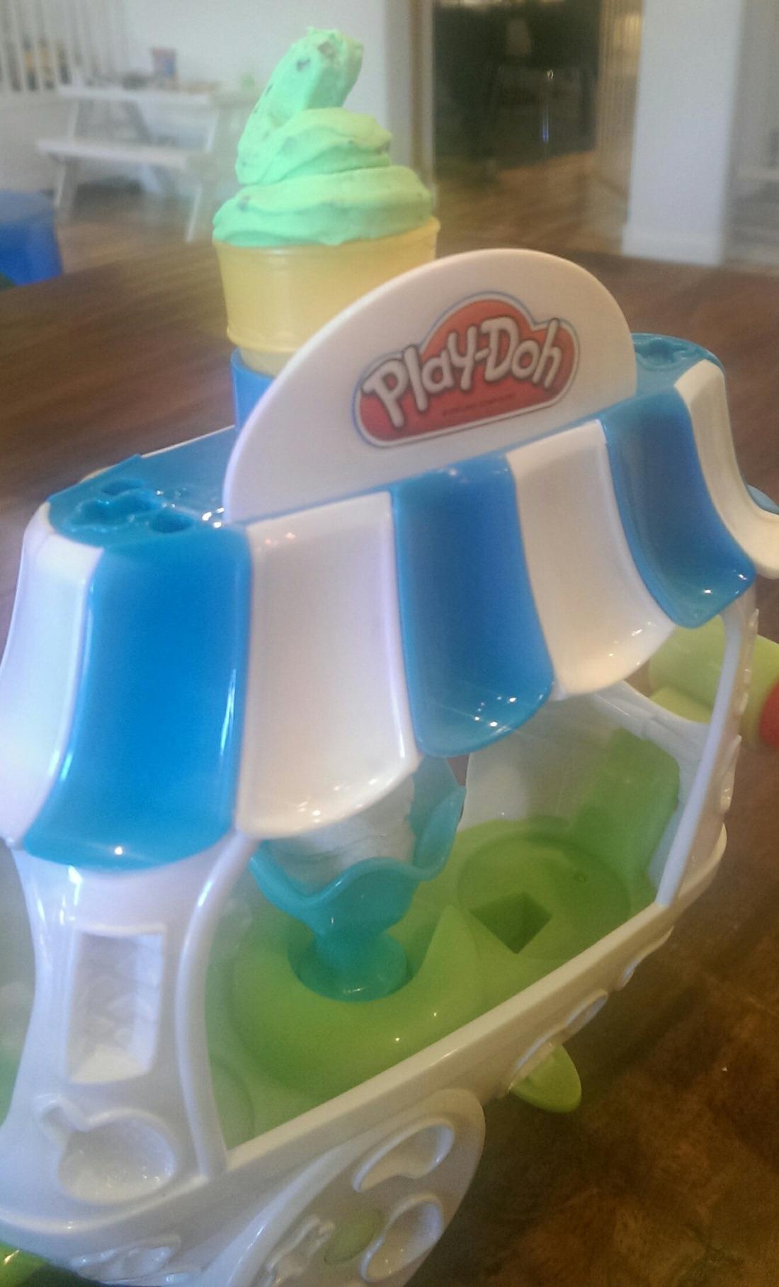 Amazon.com: Play-Doh Sweet Shoppe Ice Cream Sundae Cart Playset : Toys ...