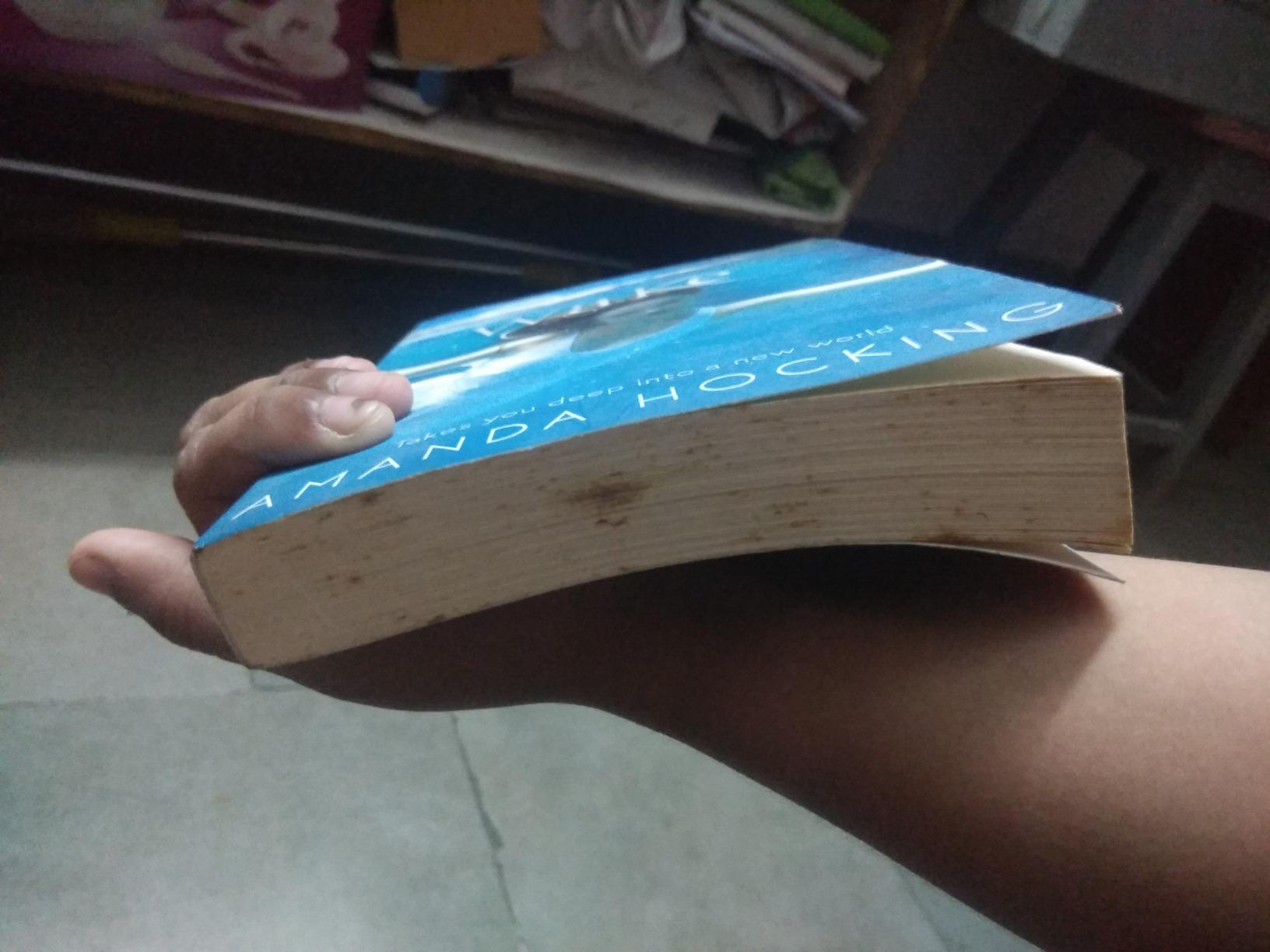 Wake (Watersong Series Book 1) eBook : Hocking, Amanda: Amazon.in ...