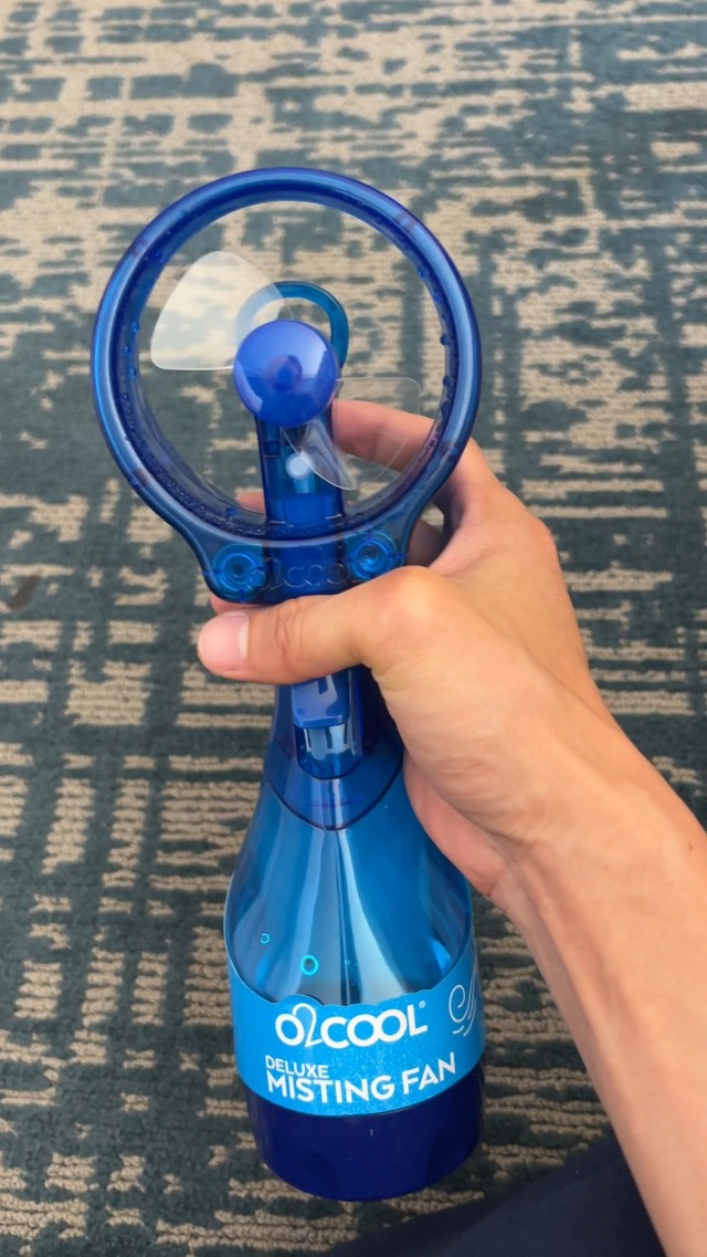 Watch O2COOL Deluxe Handheld Battery Powered Water Misting Fan on ...