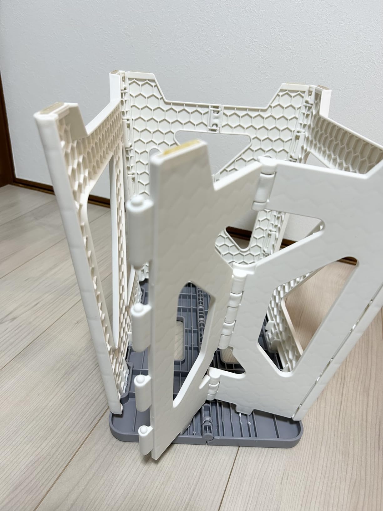 Amazon｜BLACKSPACE 踏み台 折り畳み 高さ33CM ステップ台 スツール 椅子 チェア 折りたたみ 脚立 滑り止め付 軽量 頑丈 室内 洗車 釣り 玄関 洗面所 耐荷重 ...