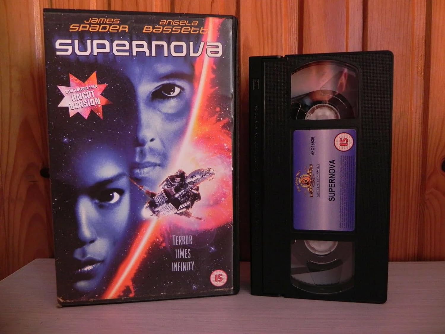 Sudden Death [VHS]: Amazon.co.uk: Jean-Claude Van Damme, Powers Boothe ...
