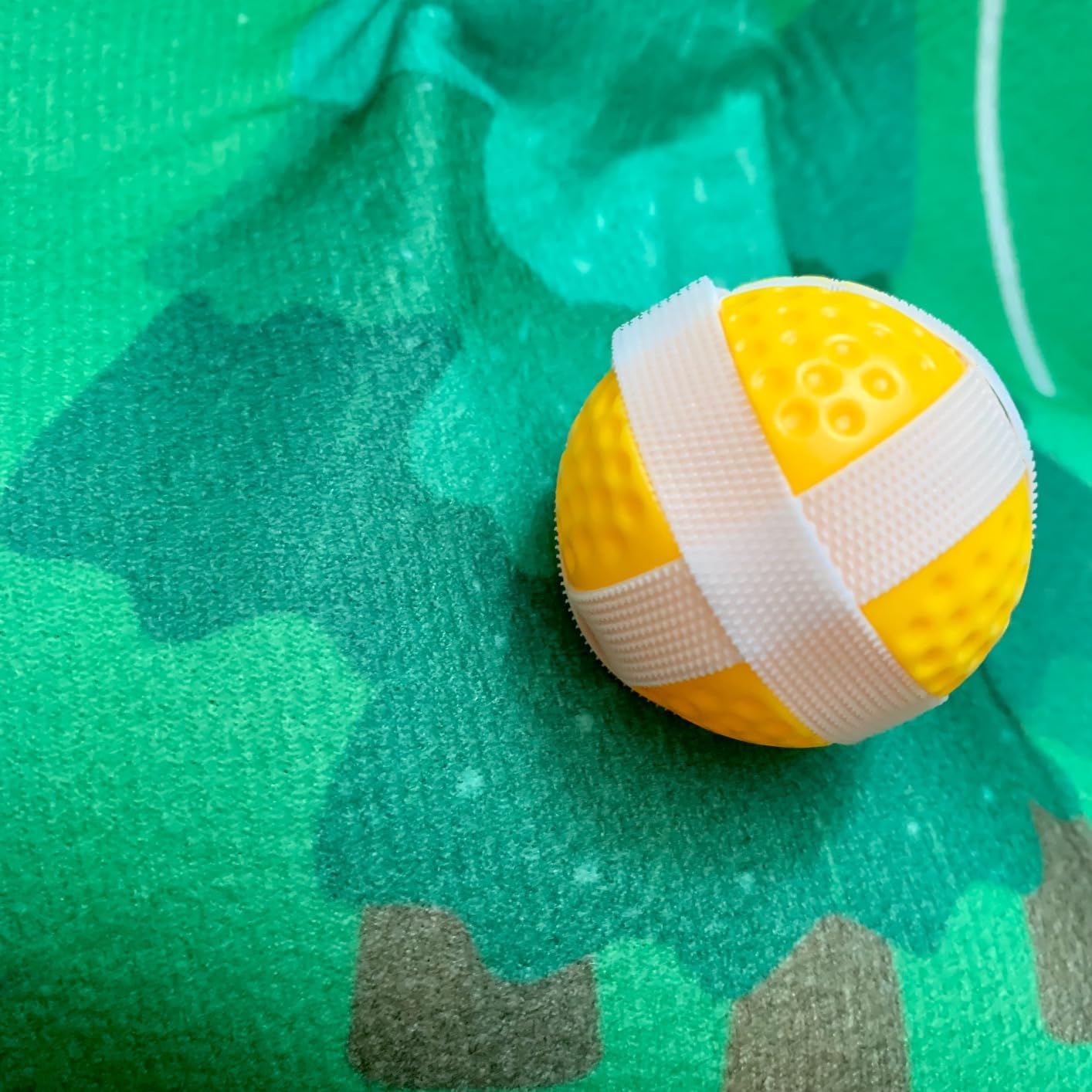 De Soto Golf Training Mat, Chipping Game Set With 16 Grip Balls, Velcro ...