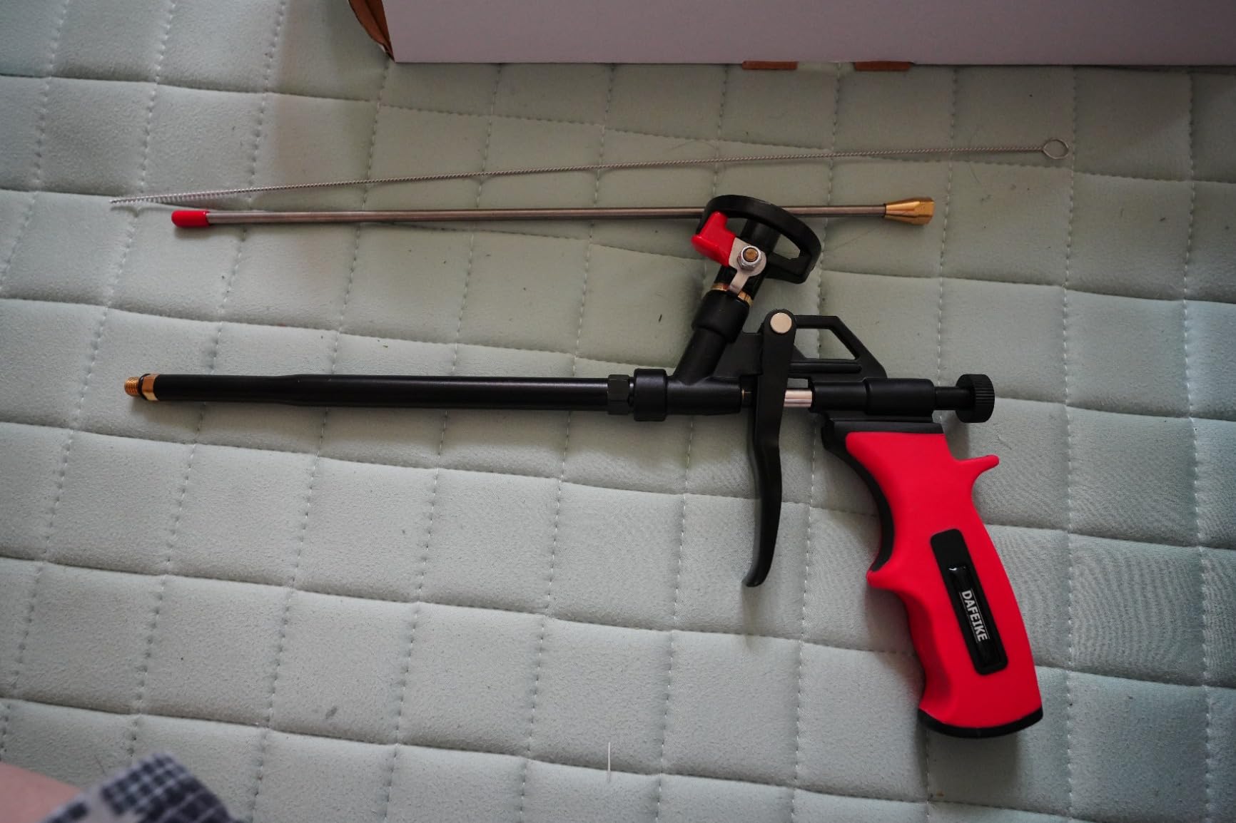 Amazon.co.jp: DAFEIKE ウレタンガン 延長発泡ウレタンガン 63cmウレタンフォームガン フォームガン 発泡ガン PU拡充コーキングガンコーキング 充填 シーリング赤 ...