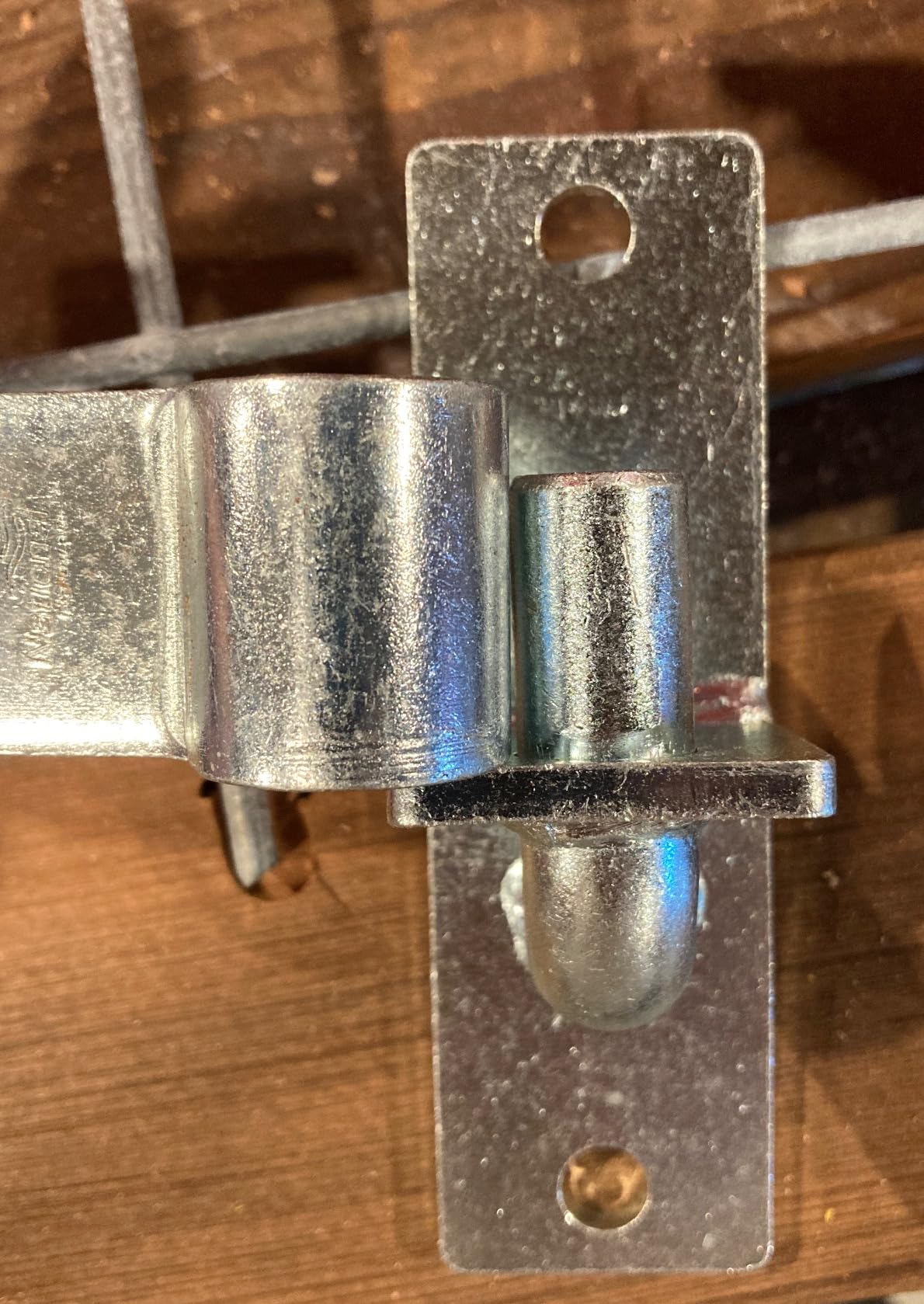 Amazon.com: Wall Mount Flat Back Chain Link Fence Gate Hinge with 5/8 ...