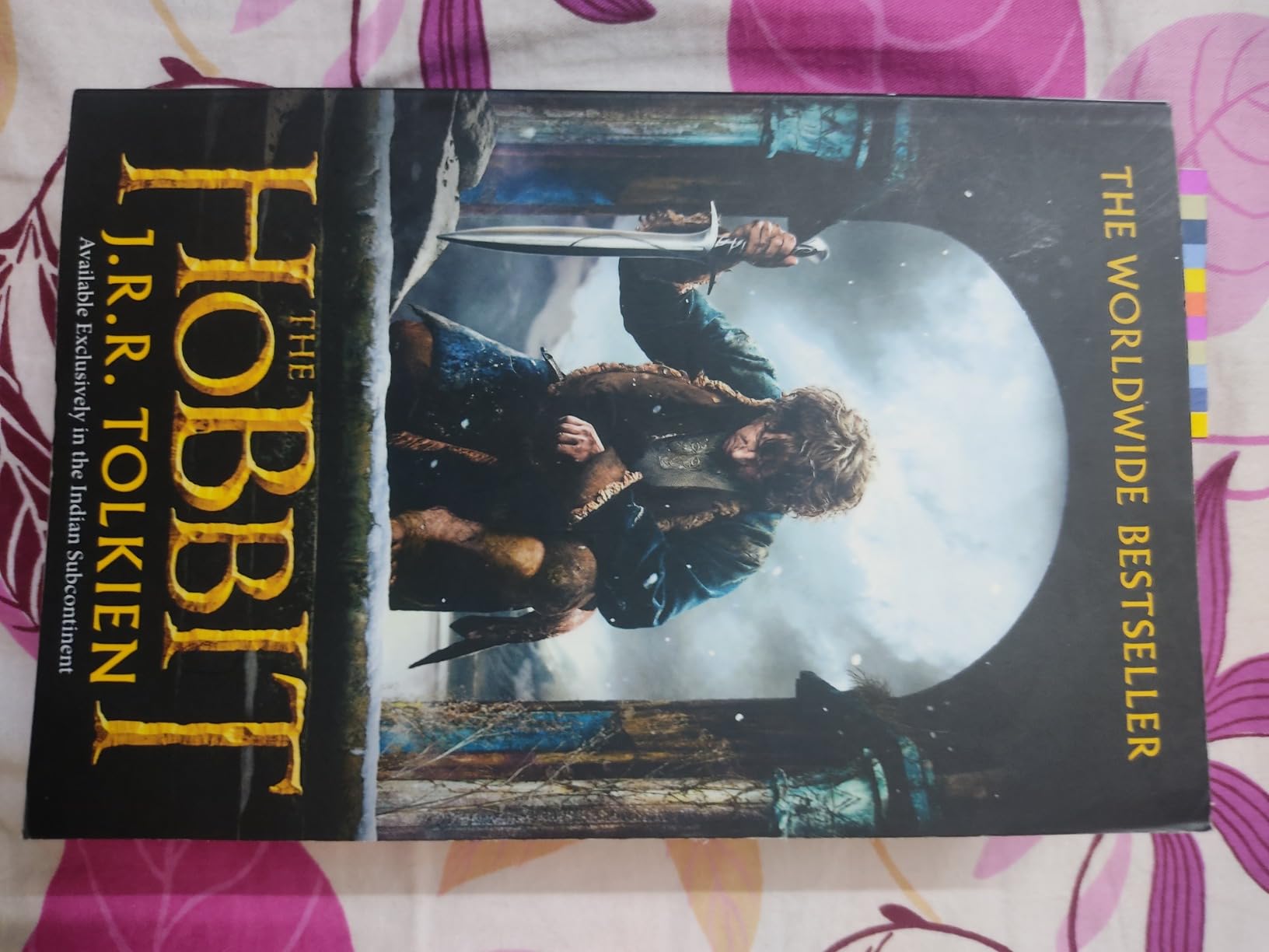 The Hobbit: The Classic Bestselling Fantasy Novel eBook : Tolkien, J. R ...