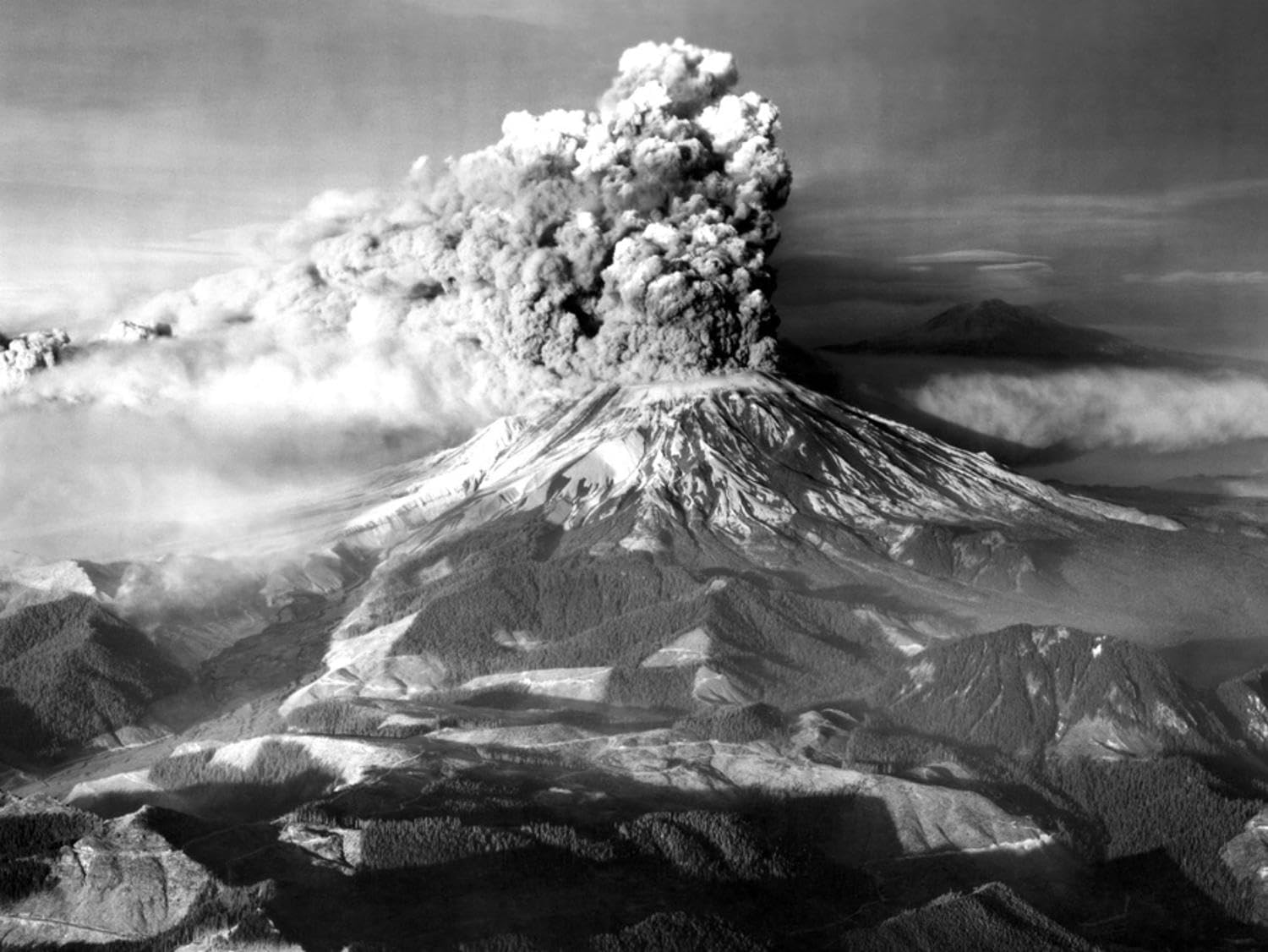 Amazon.com: ART.COM Wall Photo Mount St. Helens in Eruption on May 18 ...