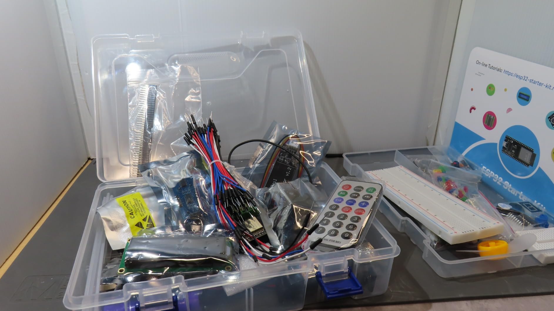 Jp Sunfounder Esp32 スターターキット究極版（arduino と互換性あり）ピンアウトボード、esp32cam、wifi、python C