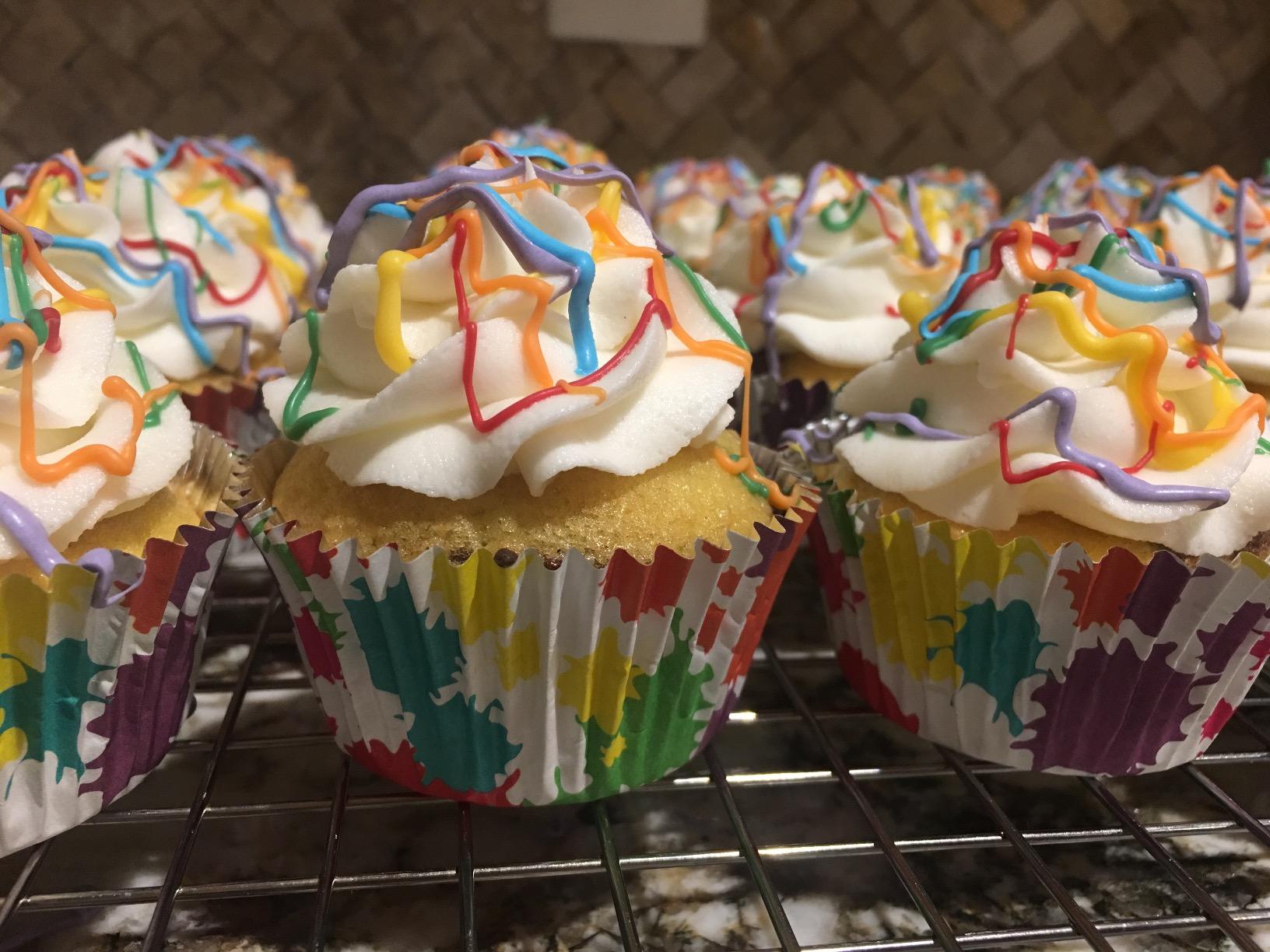 Amazon.com: Wilton 36-Pack Color Baking Cup, Standard, Paint Rainbow ...