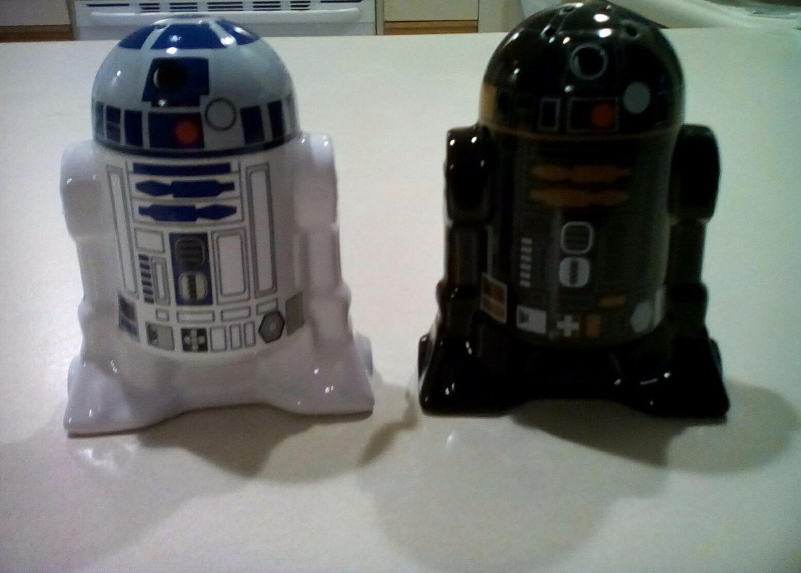 Amazon.com: Star Wars Droid Salt and Pepper Shakers - Ceramic R2-D2 and ...