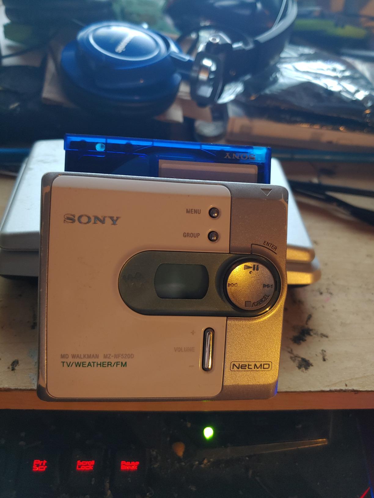 Amazon.com: Sony MZ-NF520D Net MD Walkman (blanco) : Electrónica
