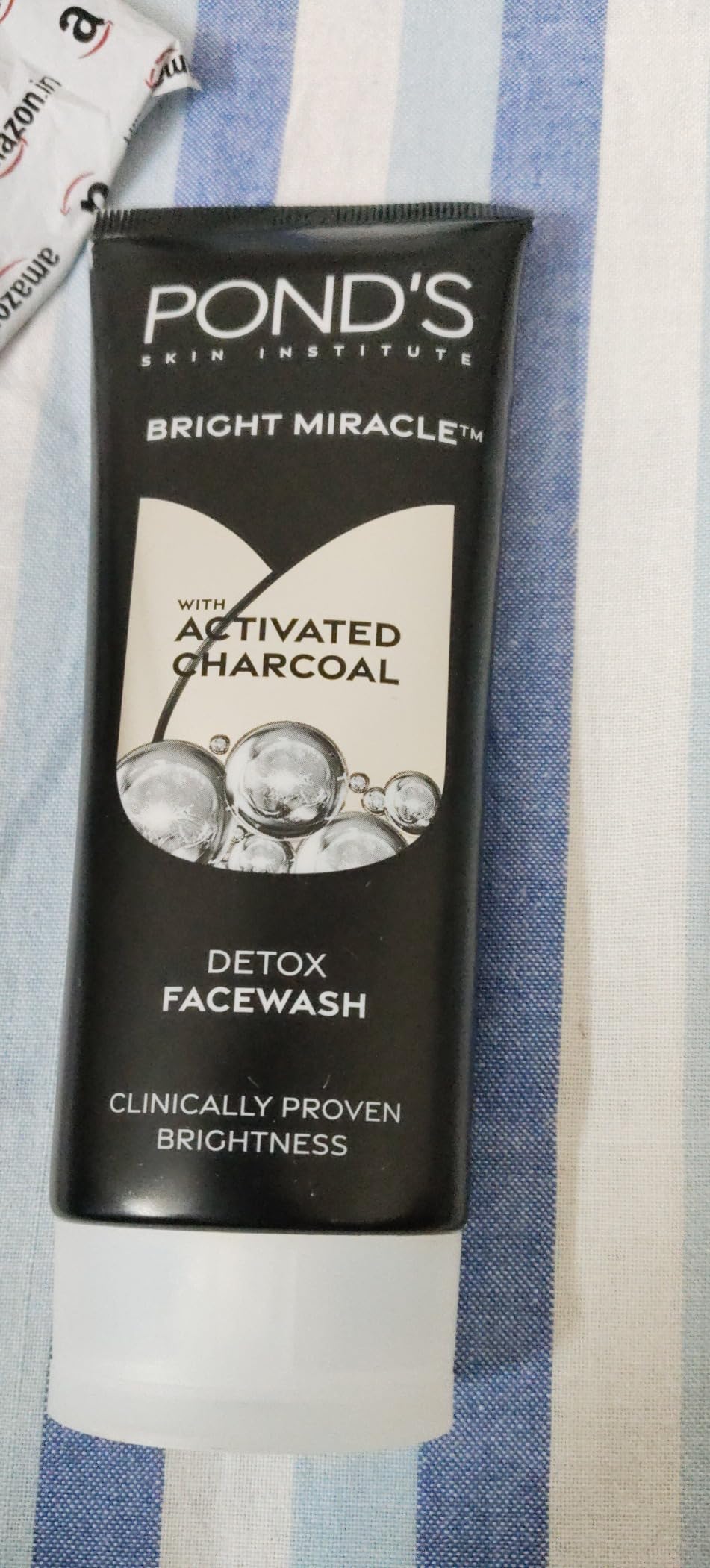 Buy Pond's Pure Detox Face Scrub, Deep Clean but Mild on Skin , With ...