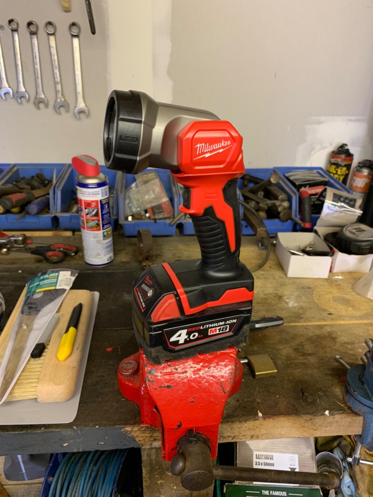 Milwaukee M18TLED-0 M18 LED Torch , Red : Amazon.co.uk: DIY & Tools