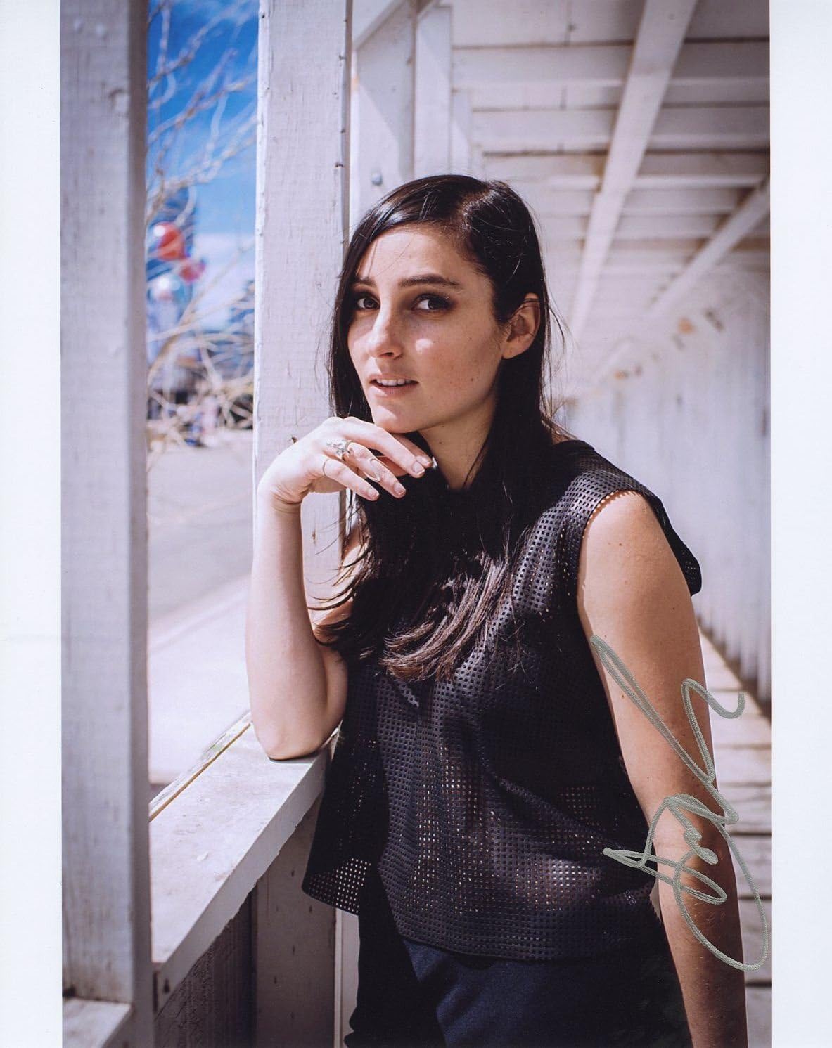 BANKS - Singer-Songwriter - "London EP" - "Goddess" - Autographed 8x10 ...