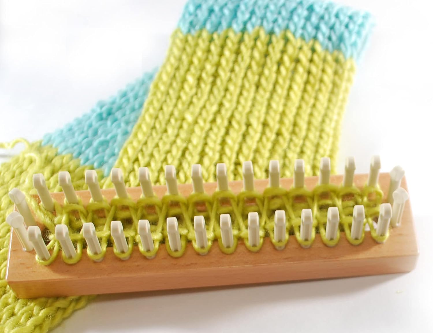 Authentic Knitting Board Telar de madera de 32 clavijas, doble punto y ...