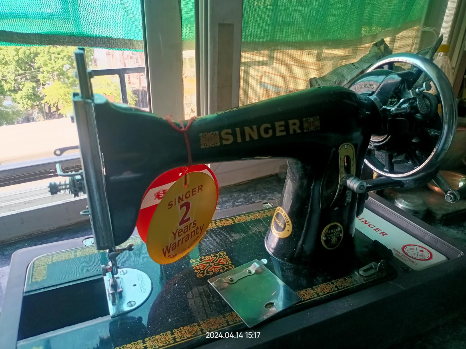 Singer Tailor Deluxe Composite Sewing Machine (New Model), Black ...