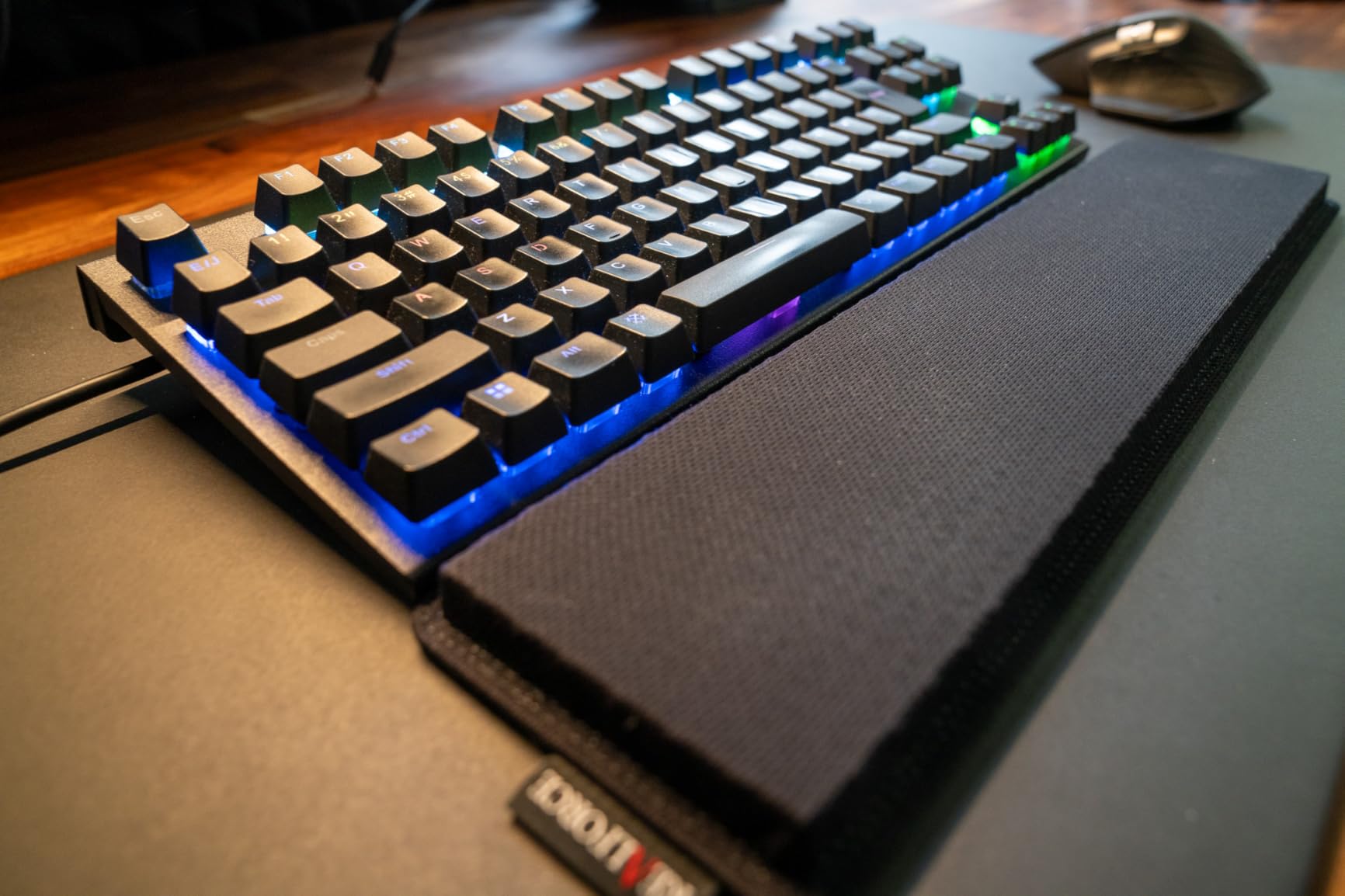 Amazon.co.jp：REALFORCE リアルフォース 東プレ ジェルリストレスト TKLサイズ M080201 ブラック ジェルトロン 搭載 腱鞘炎予防 ソフトタイプ 日本製 パーム ...