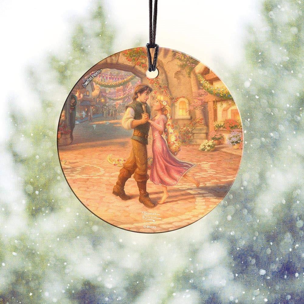 Tangled Rapunzel And Flynn Dancing 6 Magical Looks From Disney Night