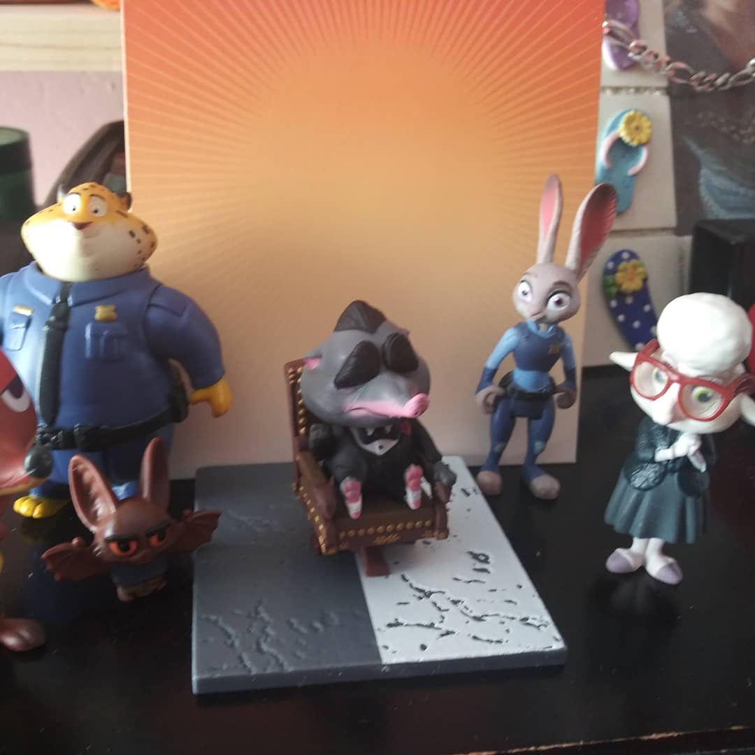 Amazon.com: Zootopia Character Pack Clawhauser And Bat Eyewitness ...