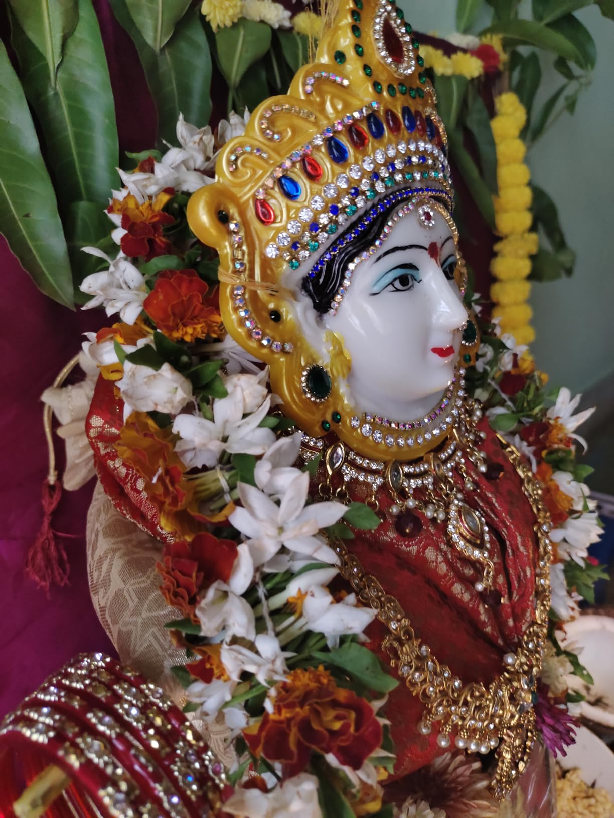 Buy Reliable Polyfibre Goddess MATA Maha Lakshmi Devi Face Mukhota Idol ...
