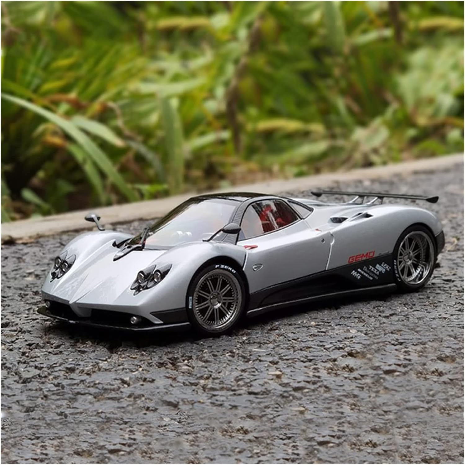 Amazon.com: Scale Finished Model Car 1:18 for Pagani Zonda F 2005 ...