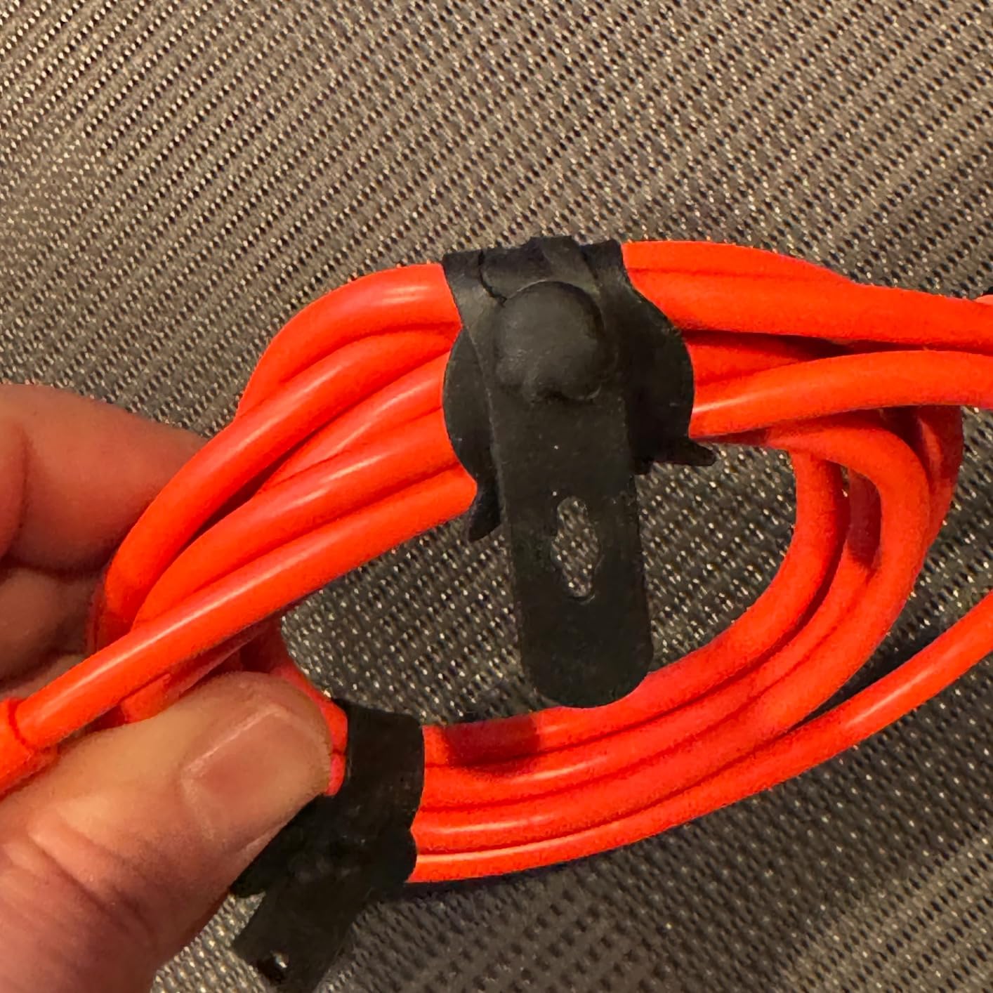 Amazon.co.jp: YOJOCKソフトタッチ ケーブルバンド コード収納 可愛い猫デザインコード まとめる 繰り返し使える シリコンバンド12本セット (ブラック): 文房具・オフィス用品