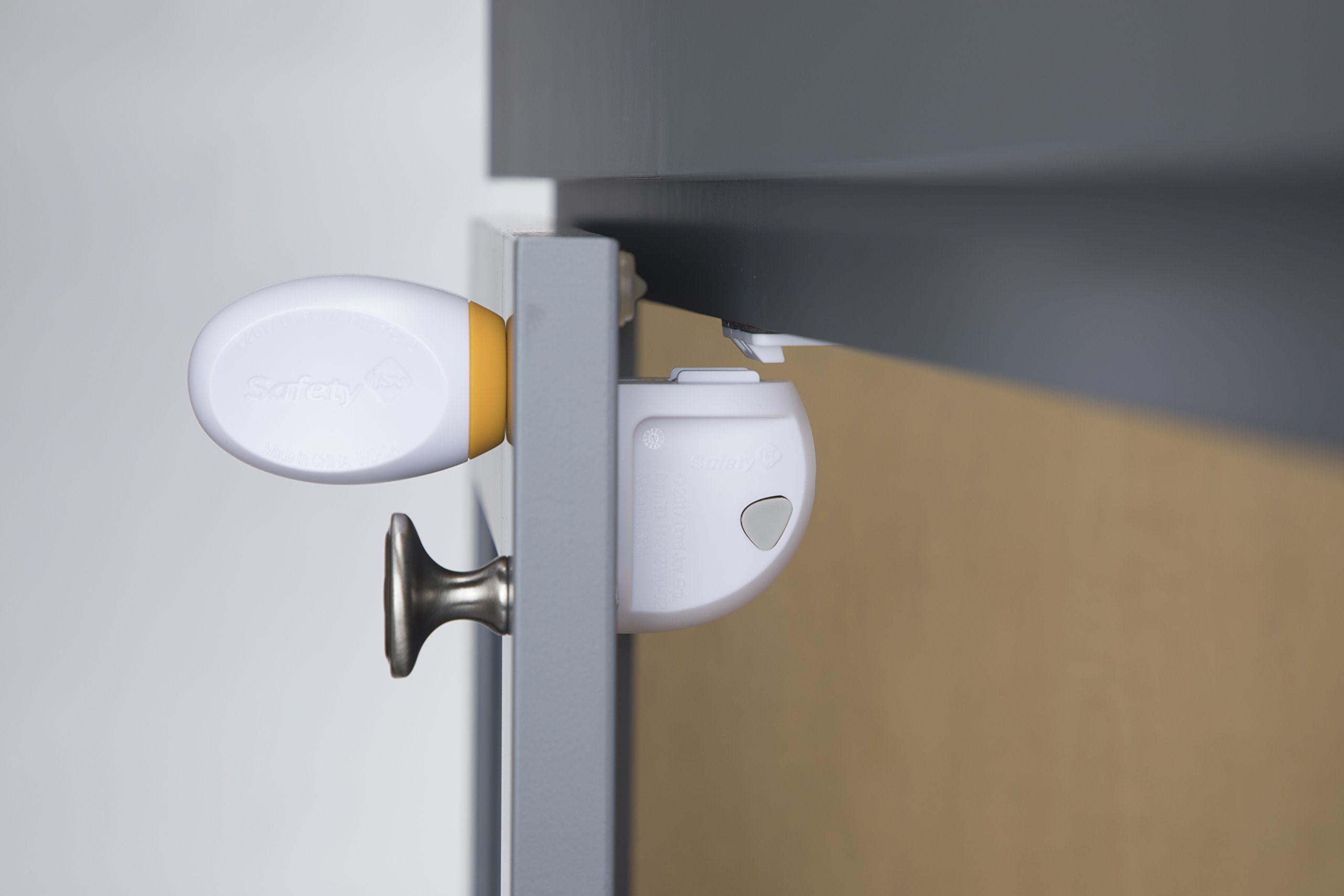 Safety 1st Adhesive Magnetic Lock System - 16 Locks & 4 Keys, White