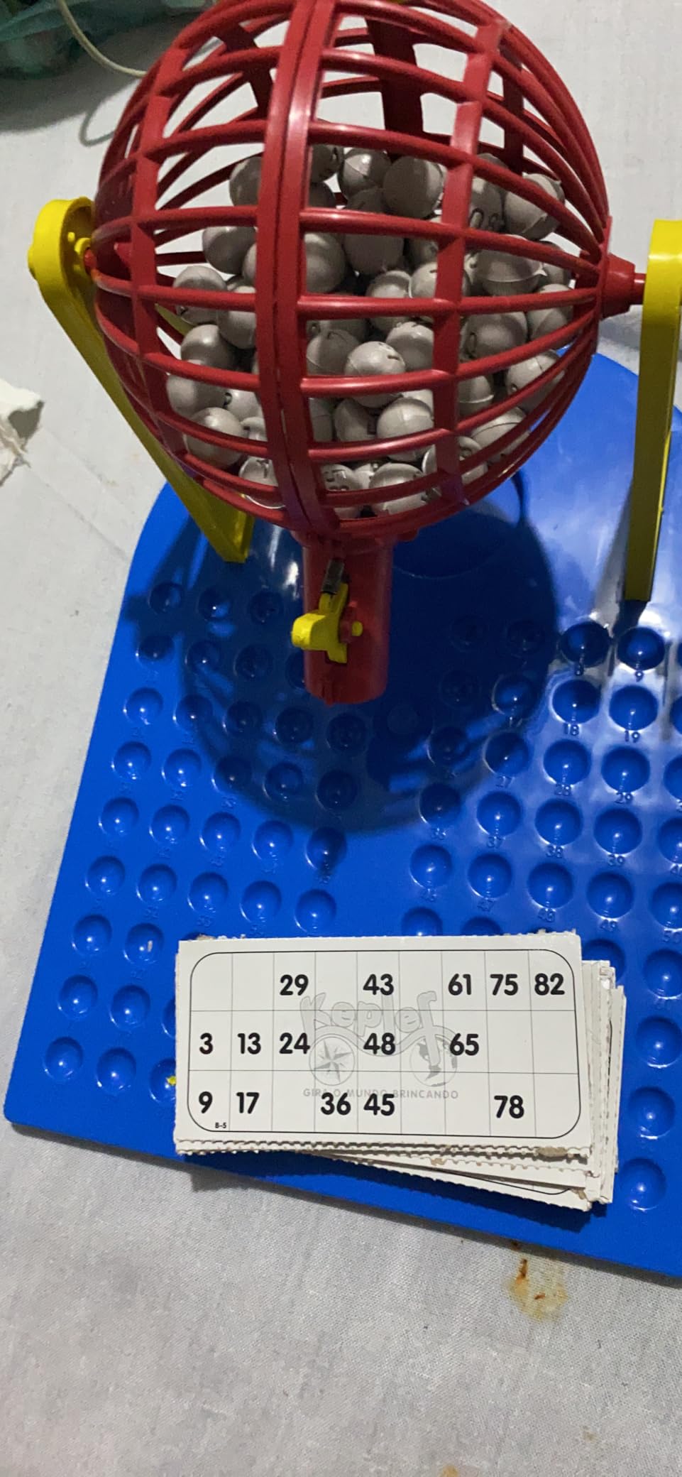 Bingo com 48 Cartelas e Dispenser de Bolinhas | Amazon.com.br