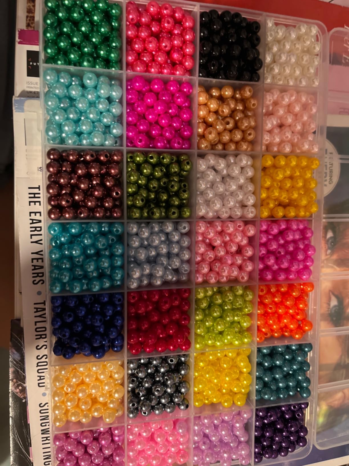 1960Pcs Bracelet Beads Kit with Storage Box 28 Colors Beads Making Kit ...