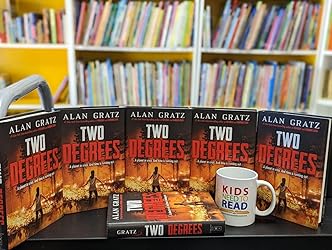 Two Degrees: Alan Gratz: 9780702323249: Amazon.com: Books