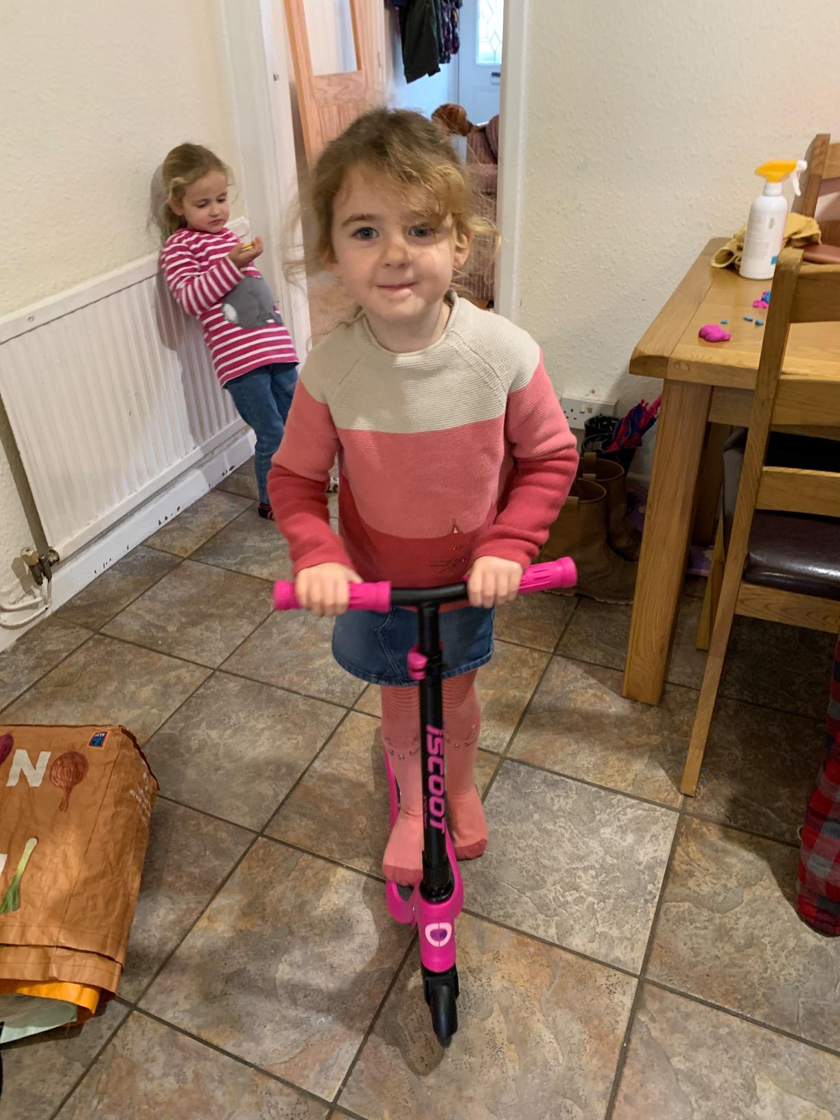 iScoot© X10 Neon Pink Light Weight Kick Scooter with Light Up LED ...