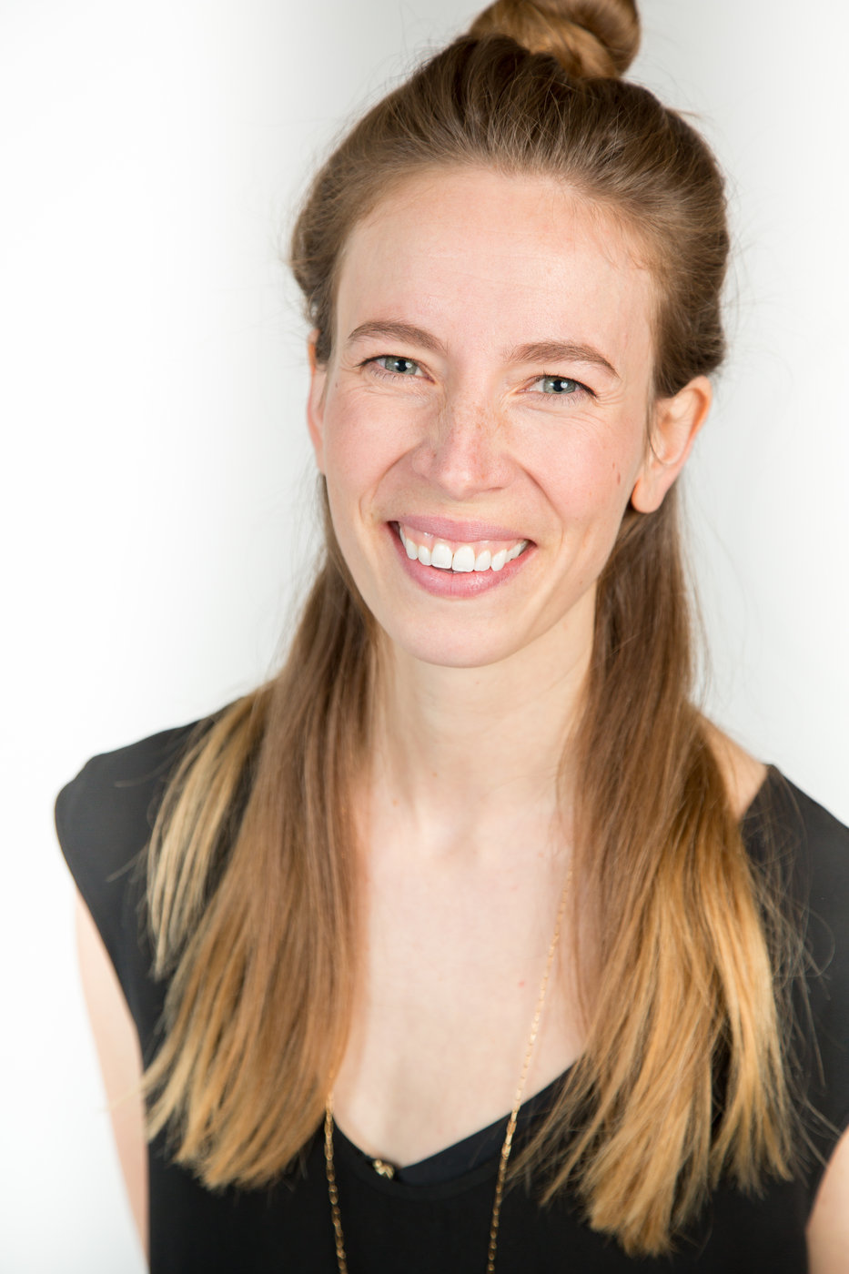 Amazon.com: Laura Thomas: books, biography, latest update