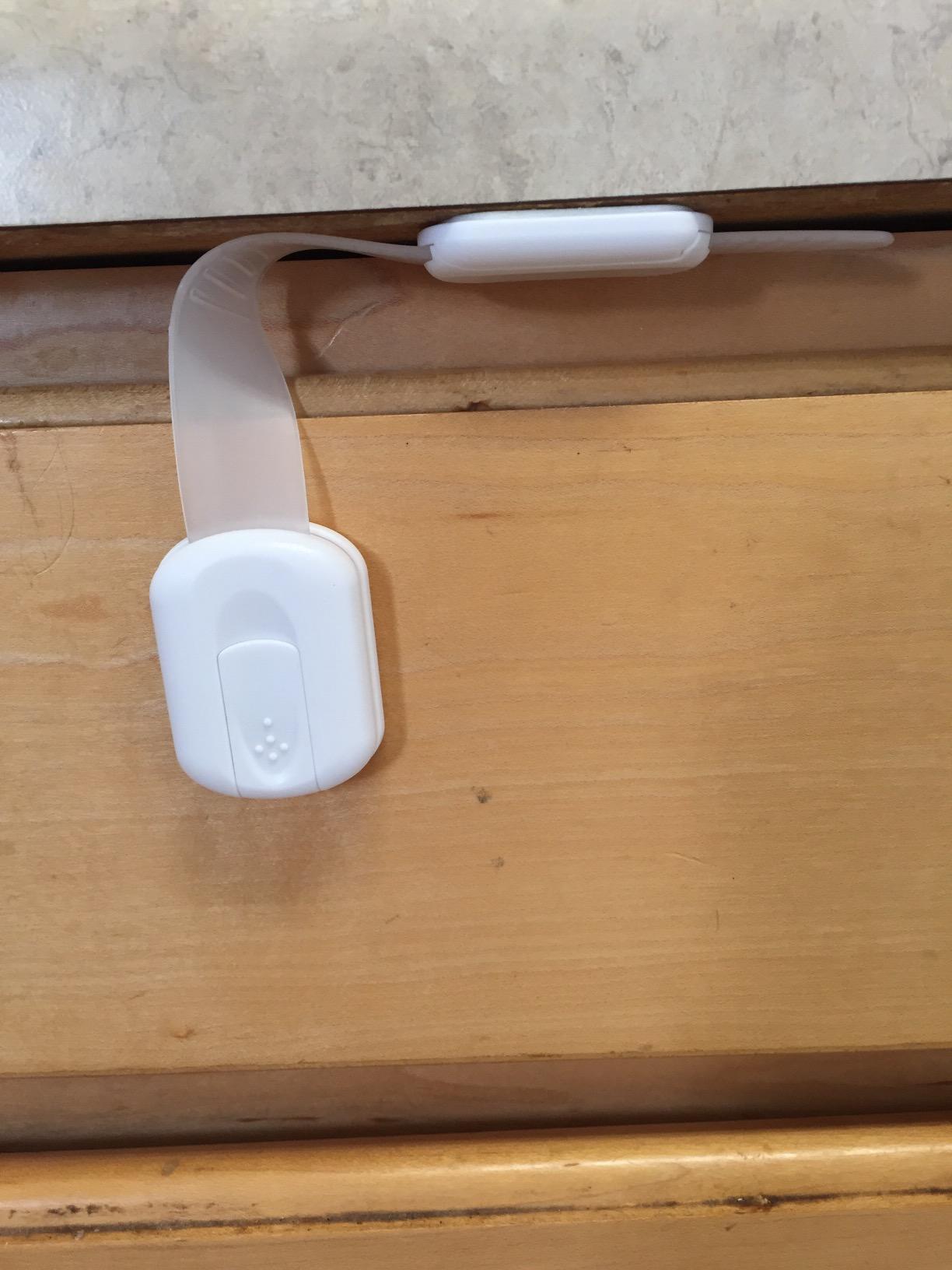 Amazon.com: 6 Pack of SnuggBugg Premium child and toddler safety locks ...