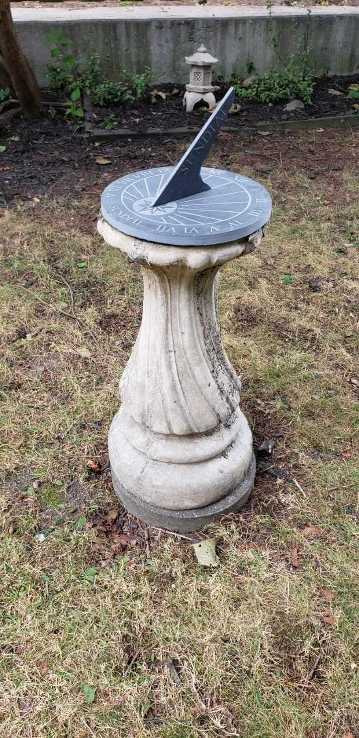 Esschert Design USA LS002 Round Slate Sundial : Amazon.ca: Patio, Lawn ...