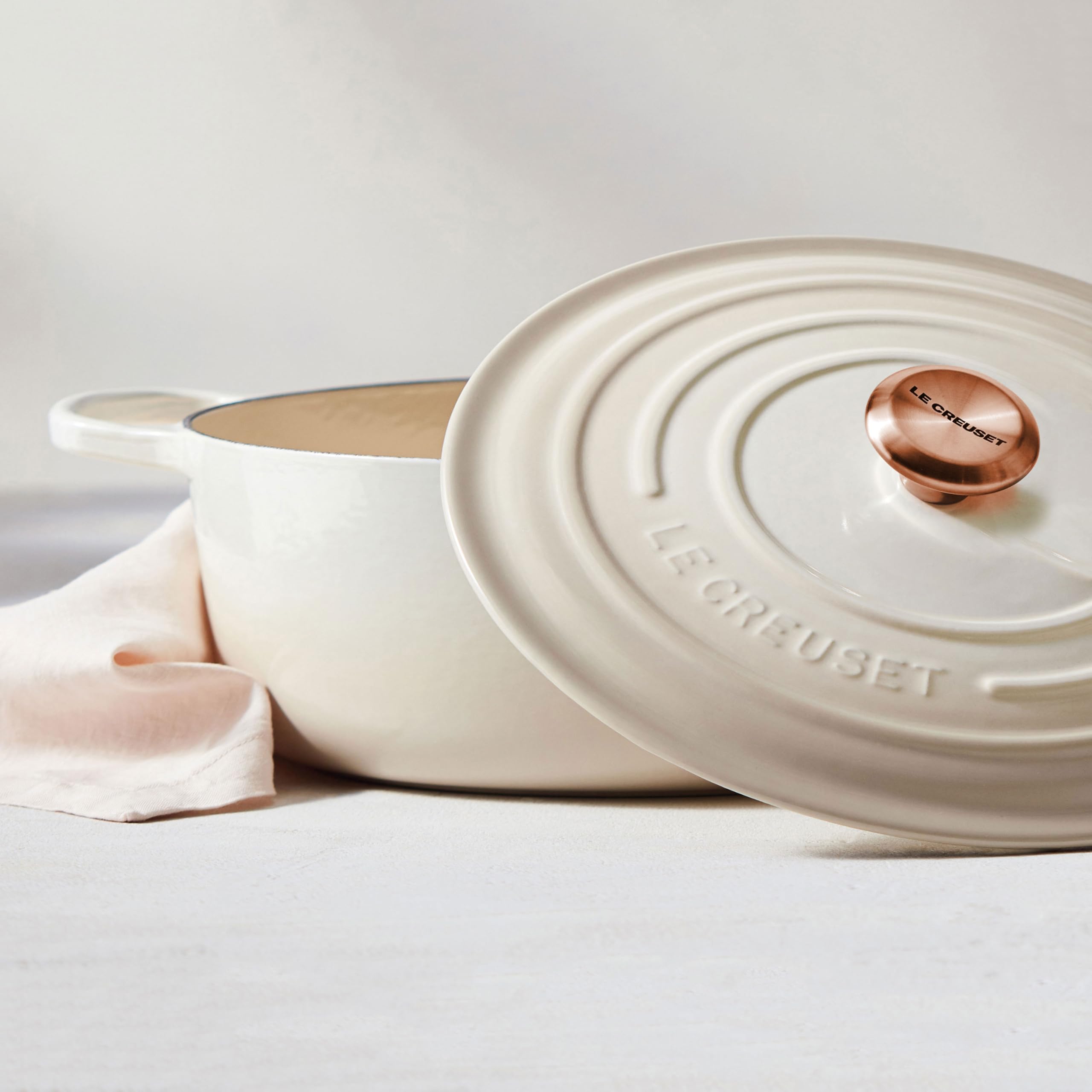 Snapklik.com : Le Creuset Signature 6.75-quart Round Wide Oven