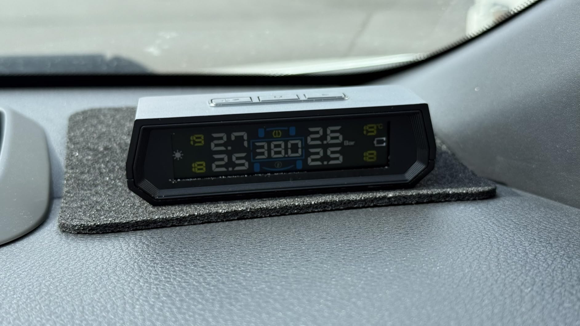 Amazon.co.jp: Stynxro タイヤ空気圧センサー TPMS 空気圧センサー 車両 振動感知 圧力温度 リアルタイム監視 ソーラー/USBデュアル充電 IP67防水 0-5.0 ...