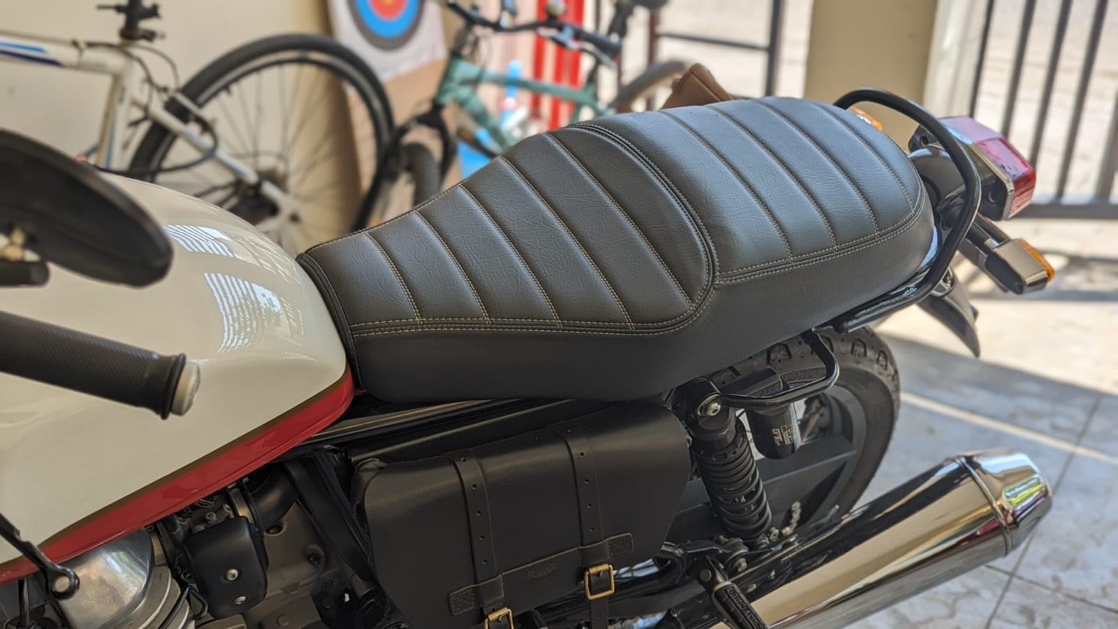 Royal Enfield 1990472 Black Deluxe Touring Dual Seat for Interceptor ...