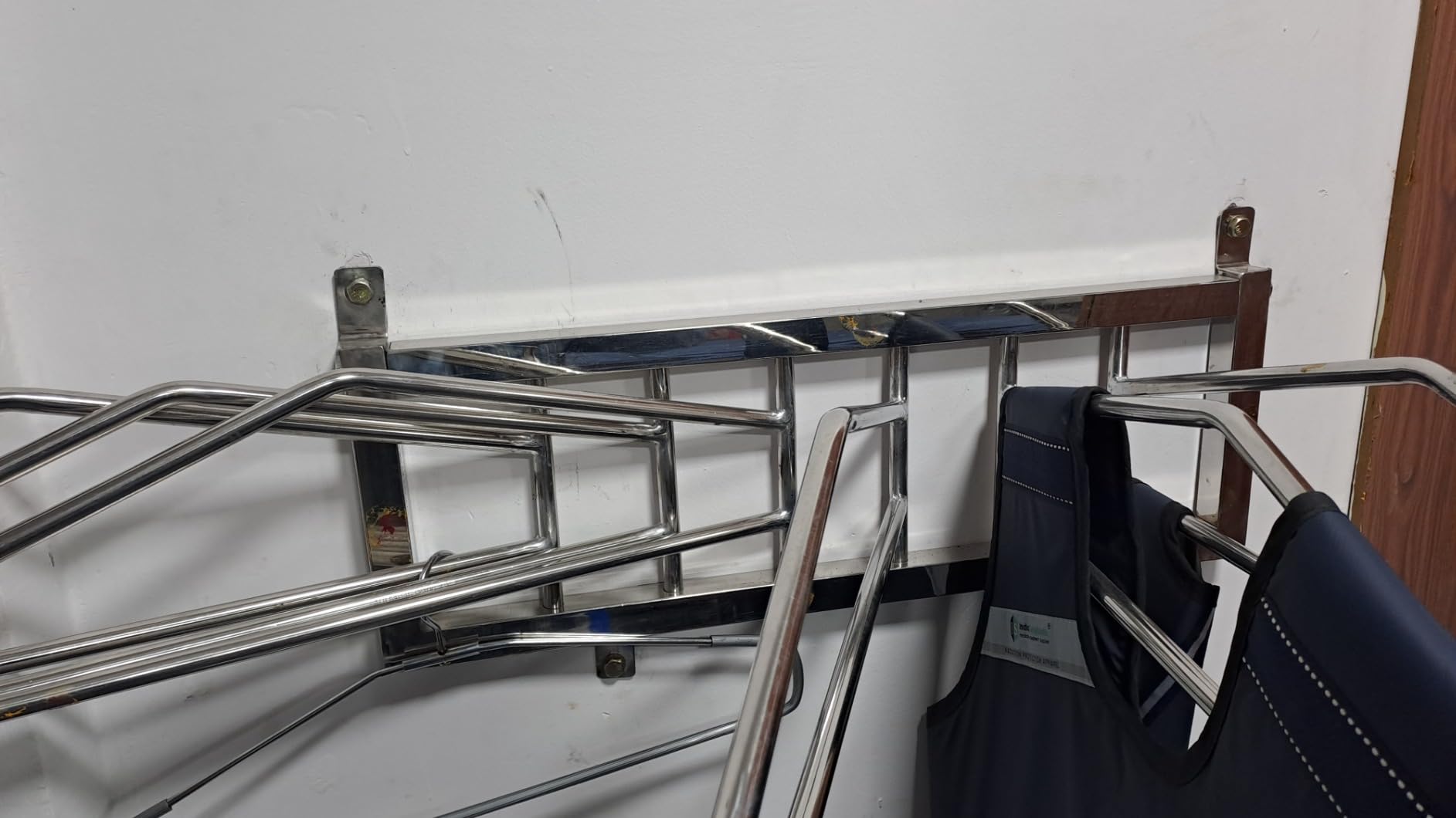 IS IndoSurgicals Wall Mounted SS 304 Grade X-Ray Lead Apron Rack/Hanger ...