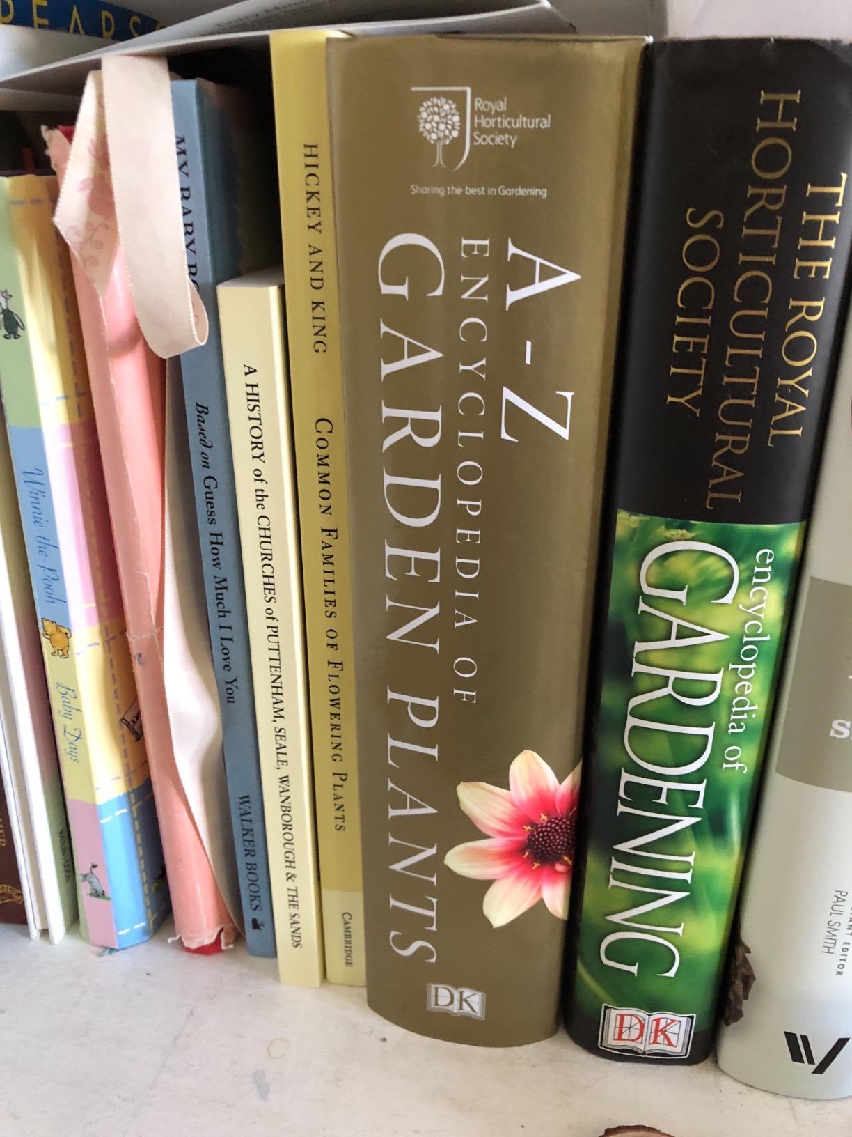 RHS A-Z Encyclopedia of Garden Plants 4th edition: (New Edition) : DK ...