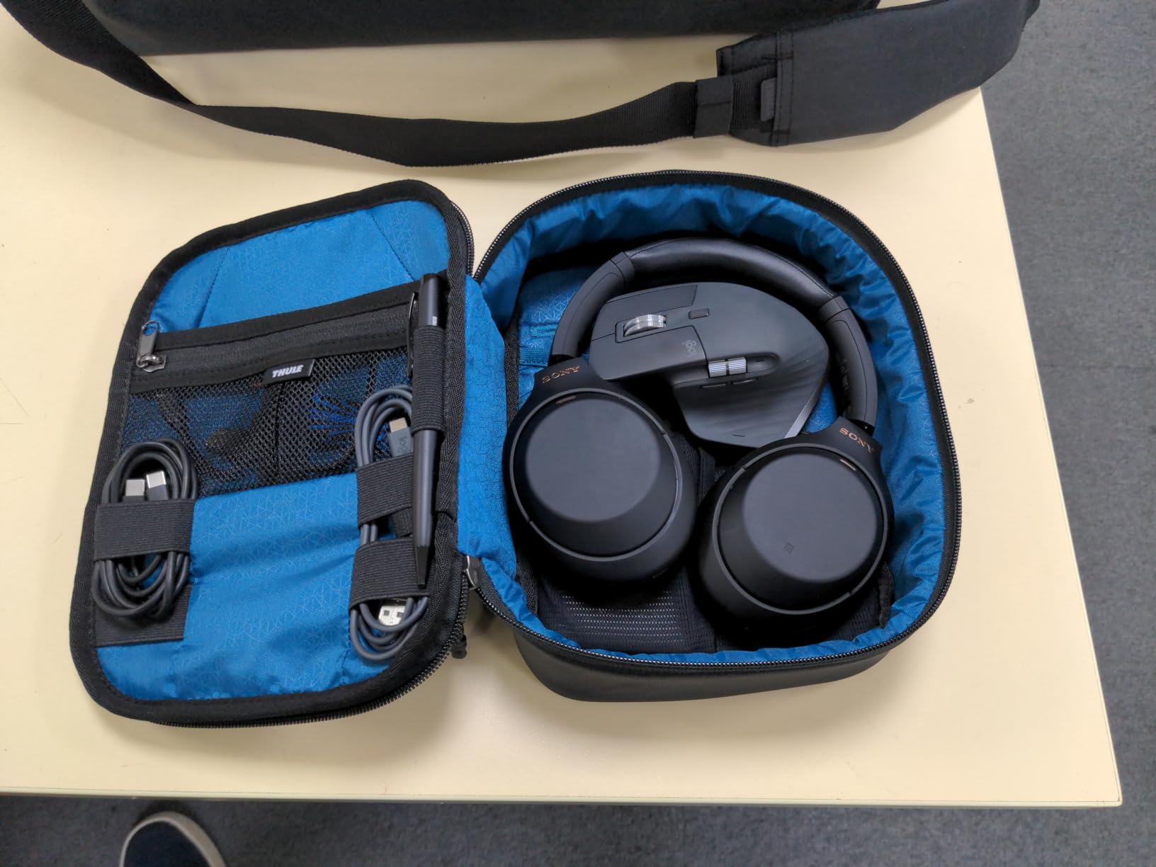 Thule PowerShuttle Plus Travel Case, Black : Amazon.com.au: Automotive