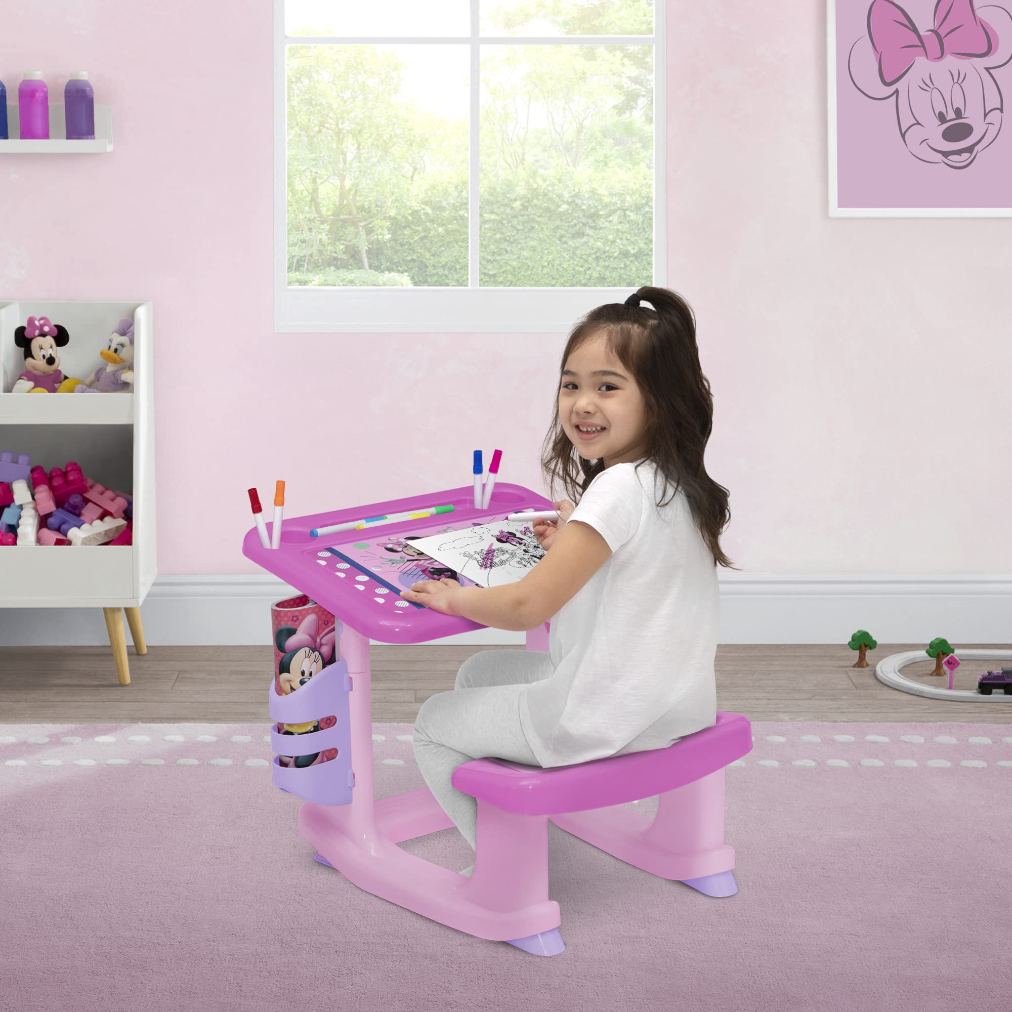 Snapklik.com : Disney Minnie Mouse Draw And Play Desk By Delta Children ...