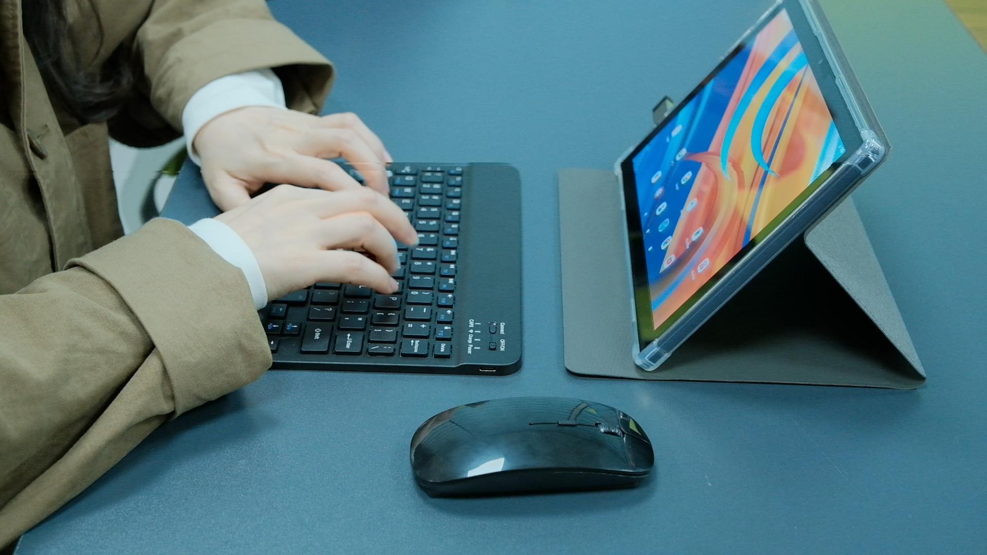 Watch Antemper 2-in-1 Tablet , Keyboard and Mouse Connection Guide on ...